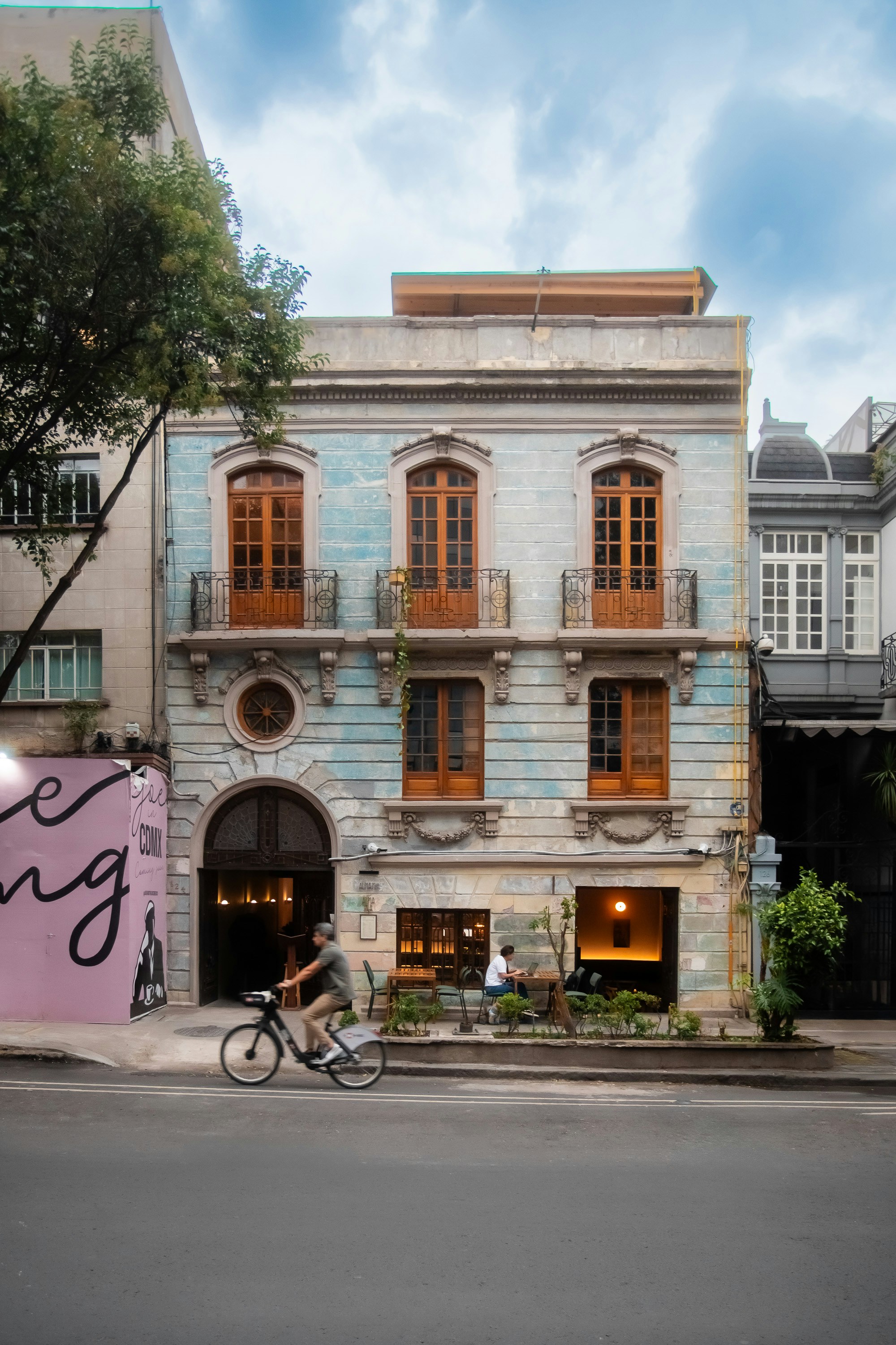 Urban Elegance: A Timeless Architectural Gem