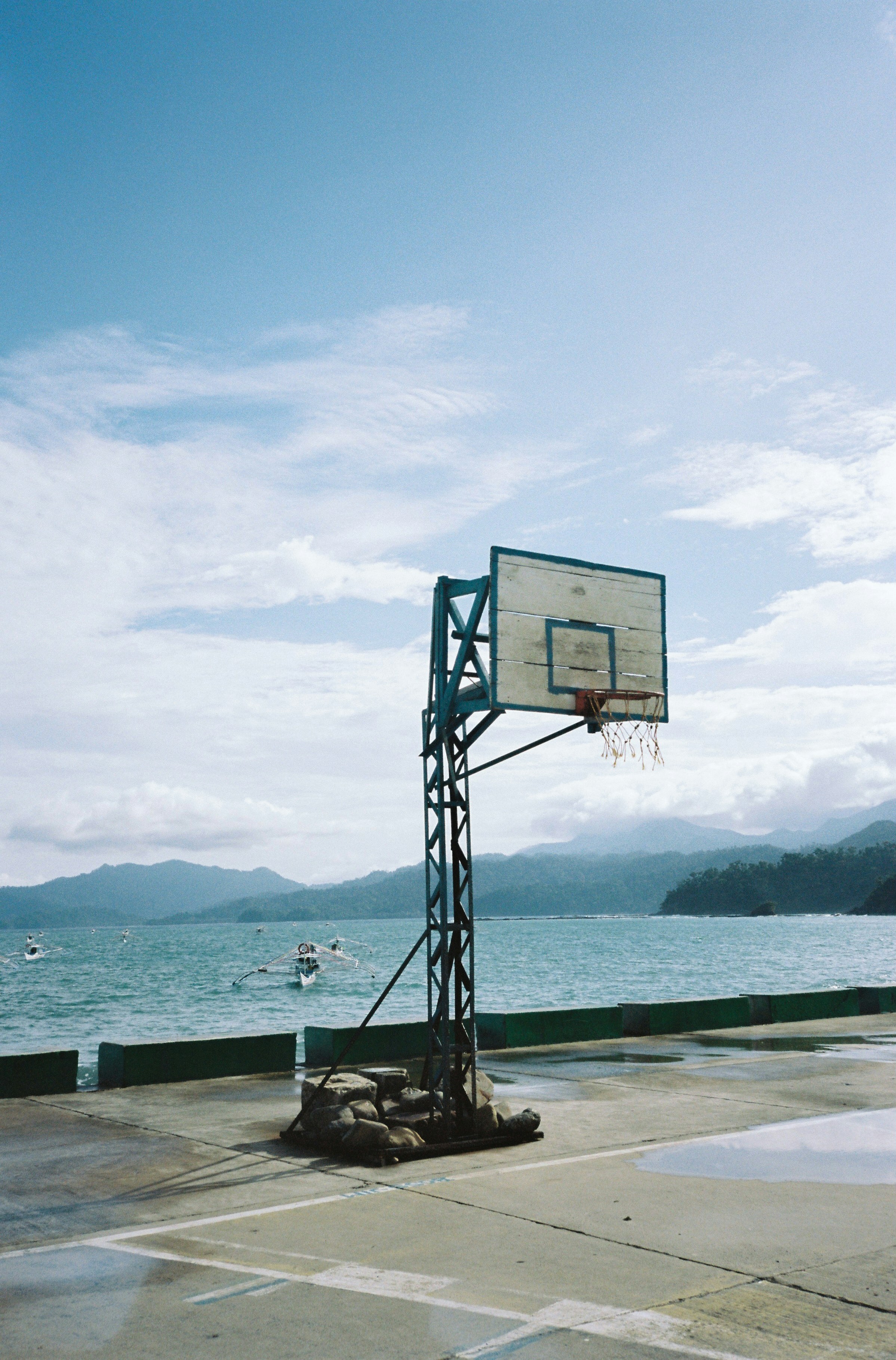 Hoops by the Horizon: A Unique Coastal Court