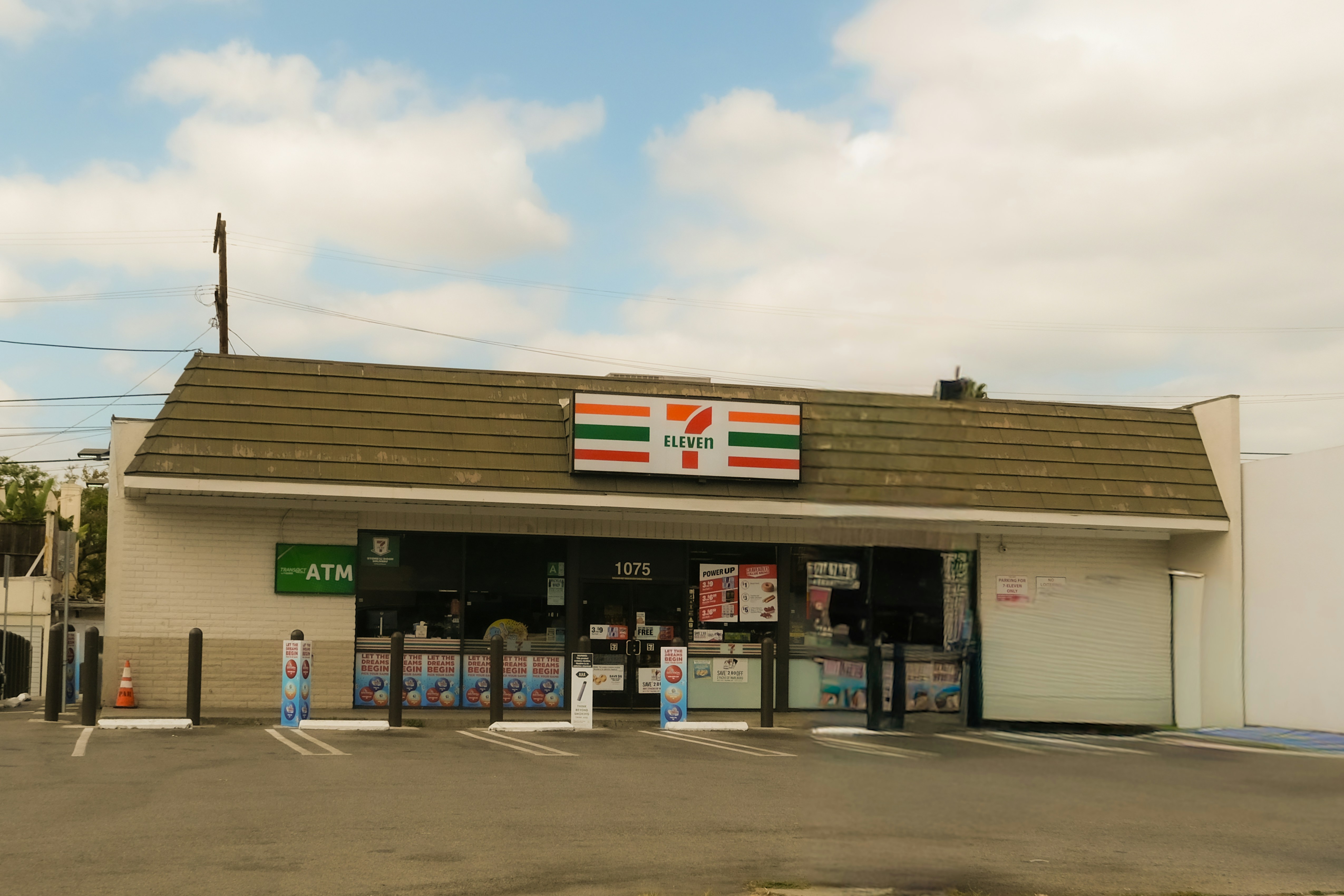 A 7-eleven convenience store on a sunny day.