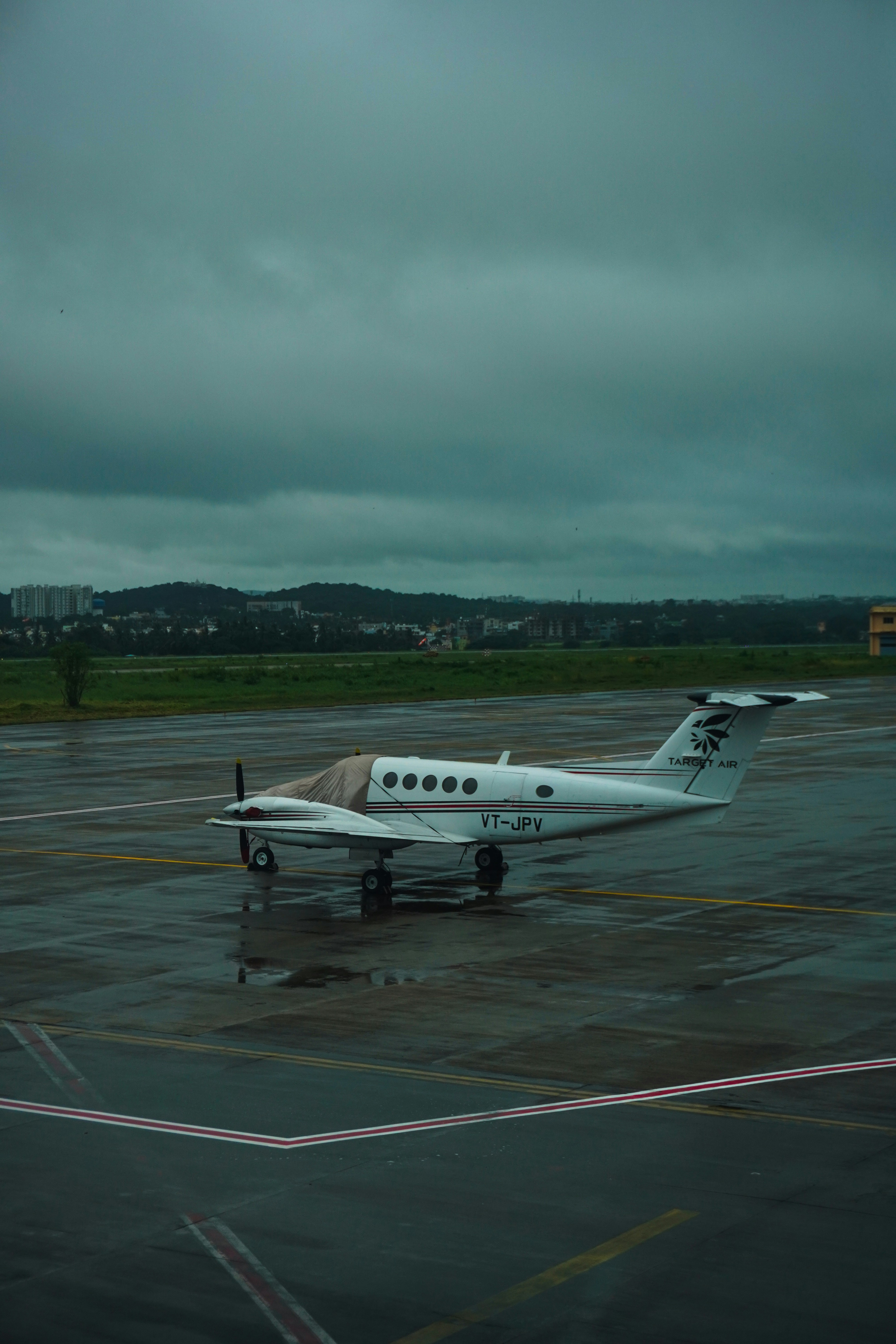 Aviation Solitude: The Quiet Moments Before Takeoff