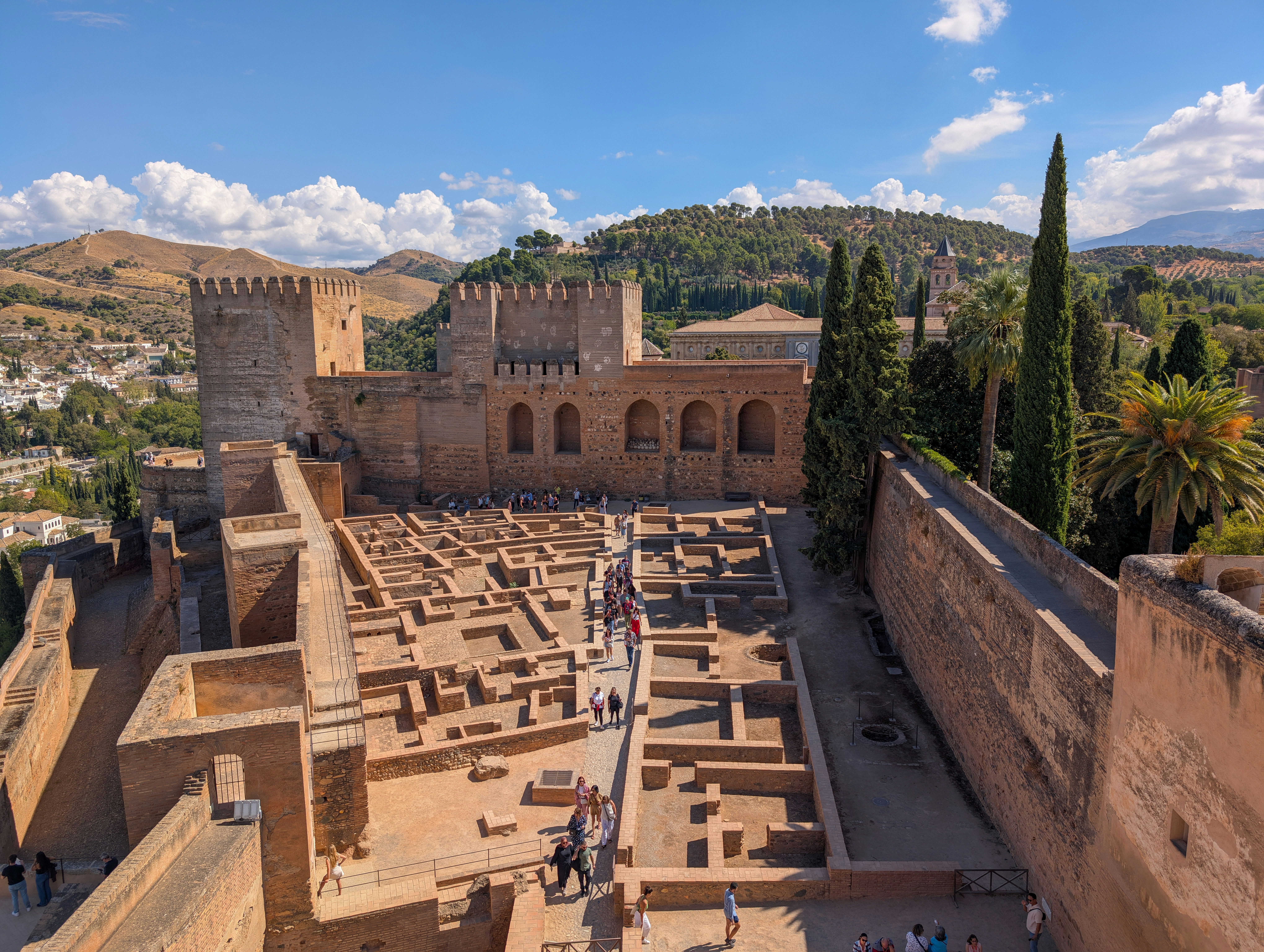 Historic alhambra palace complex with gardens and gardens