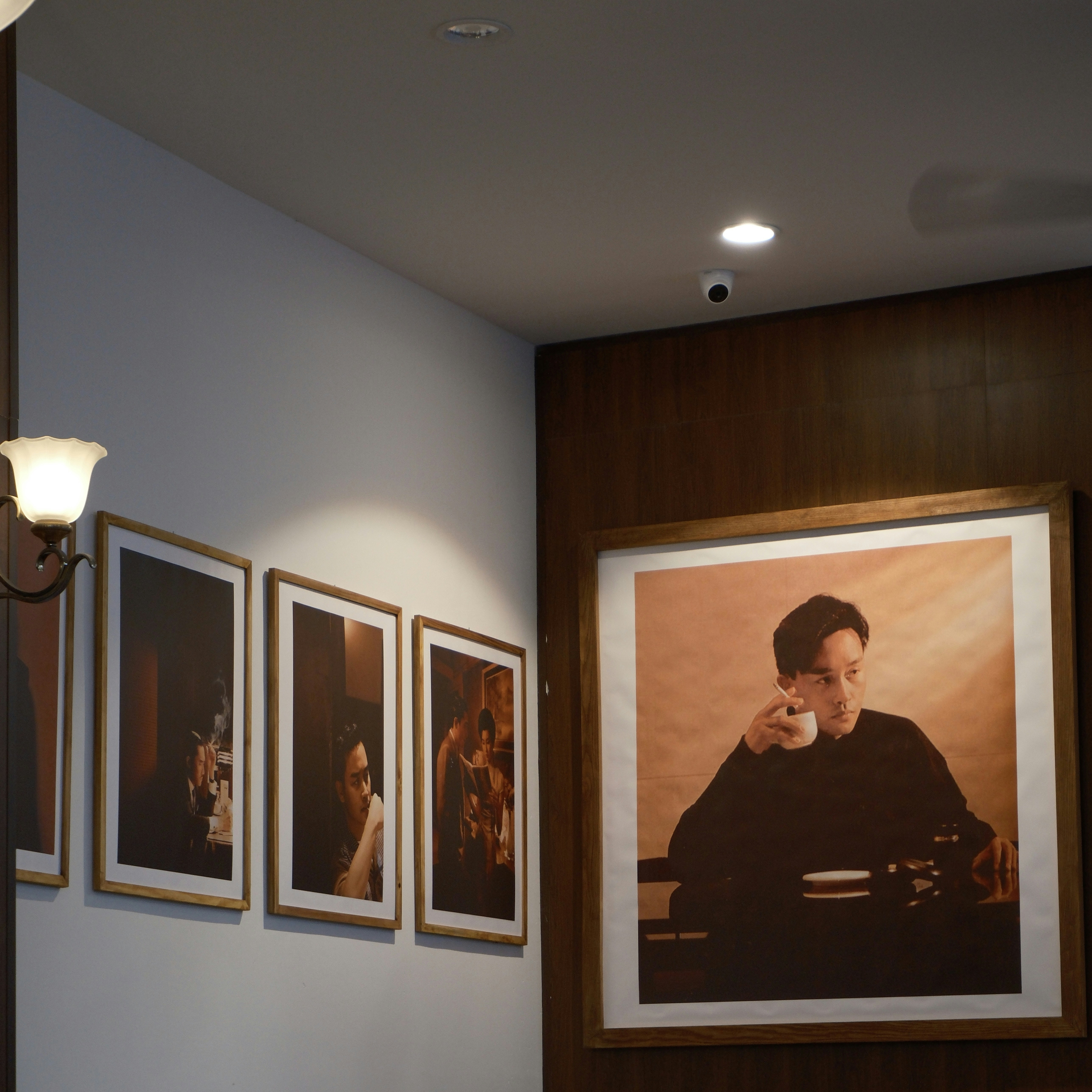 Reflections of Artistry in a Cozy Space