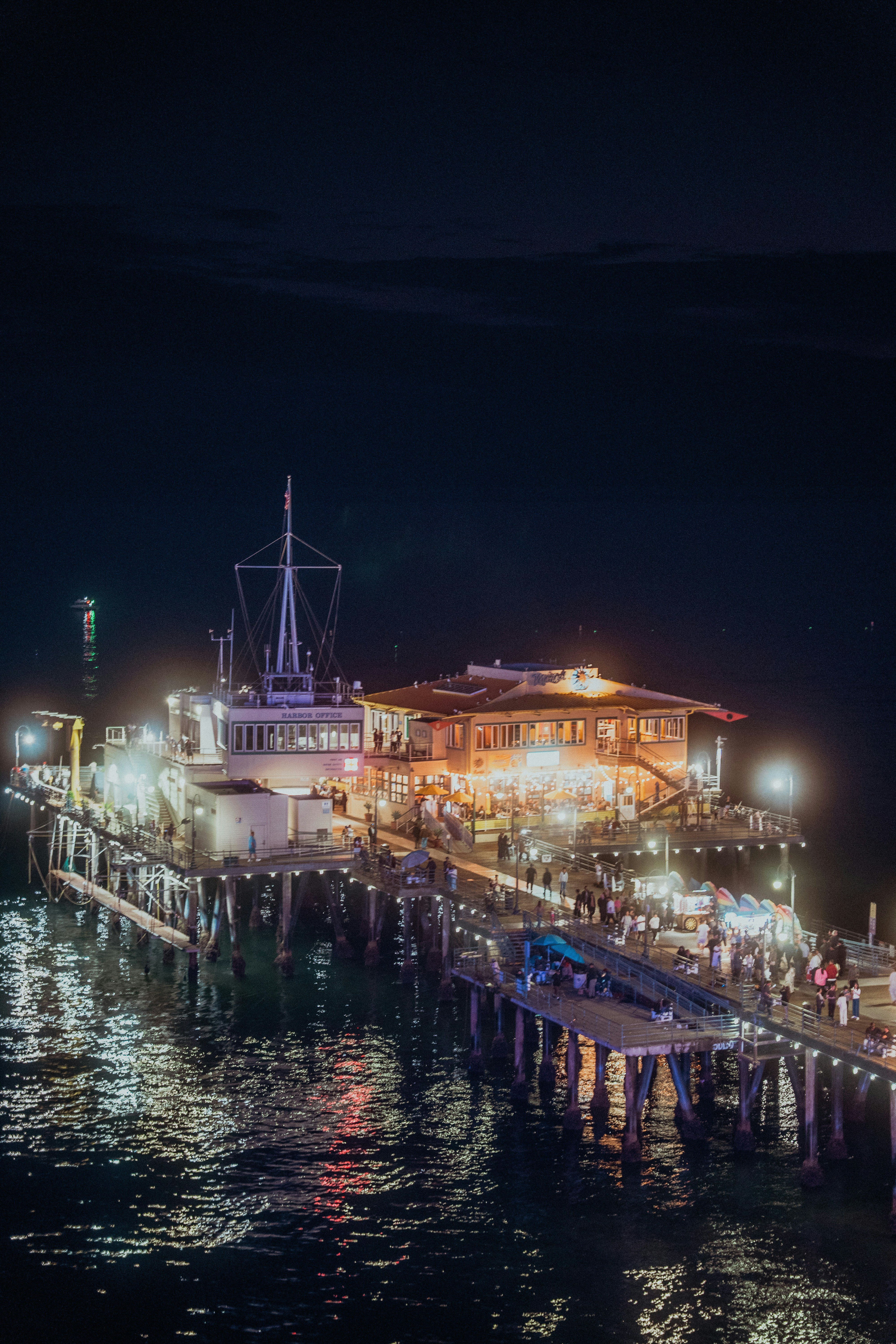 Illuminated Haven: A Night at the PierNiklas Kiehl