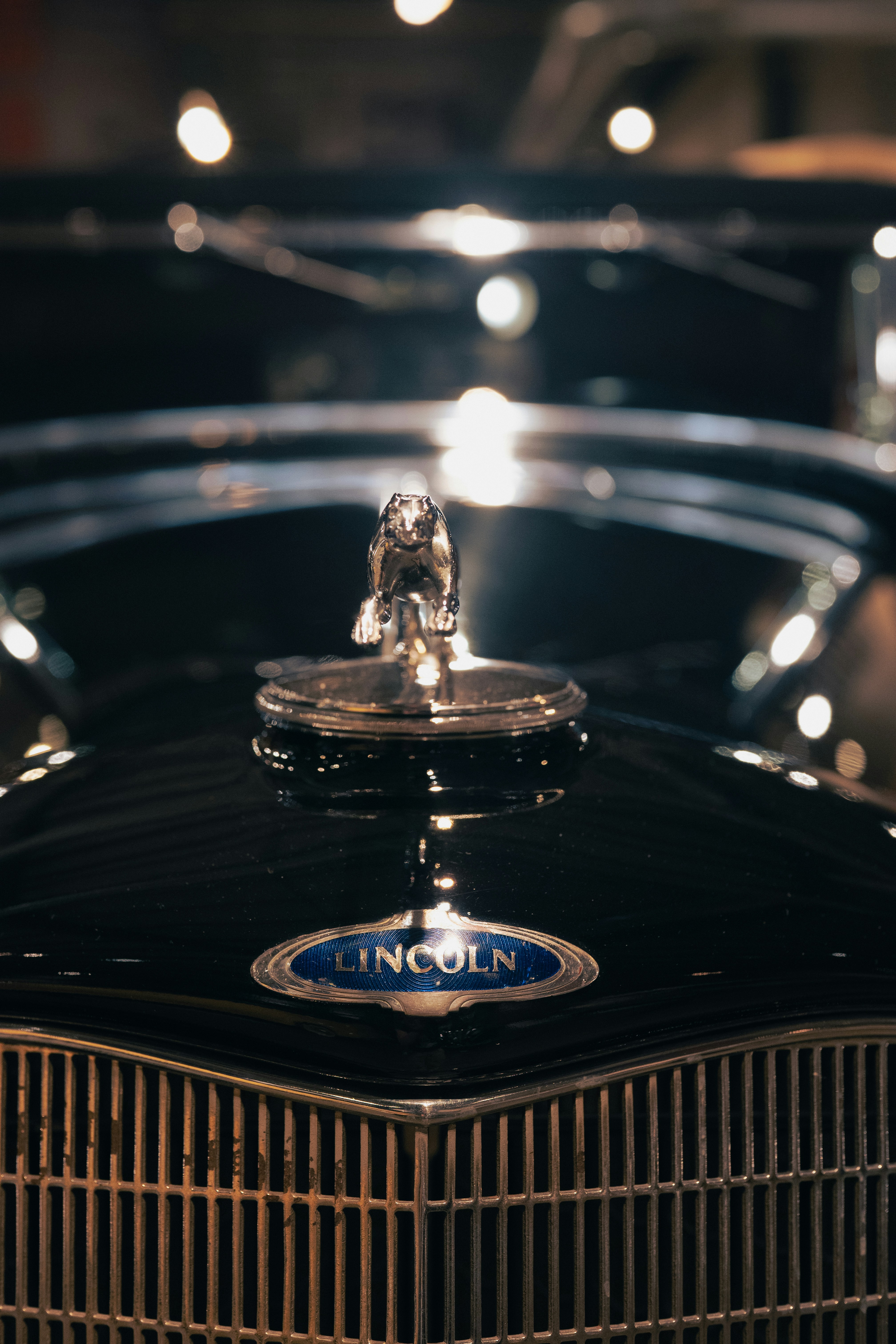 Midnight Gleam: Lincoln Hood Ornament Anchoring a Velvet Black Grille