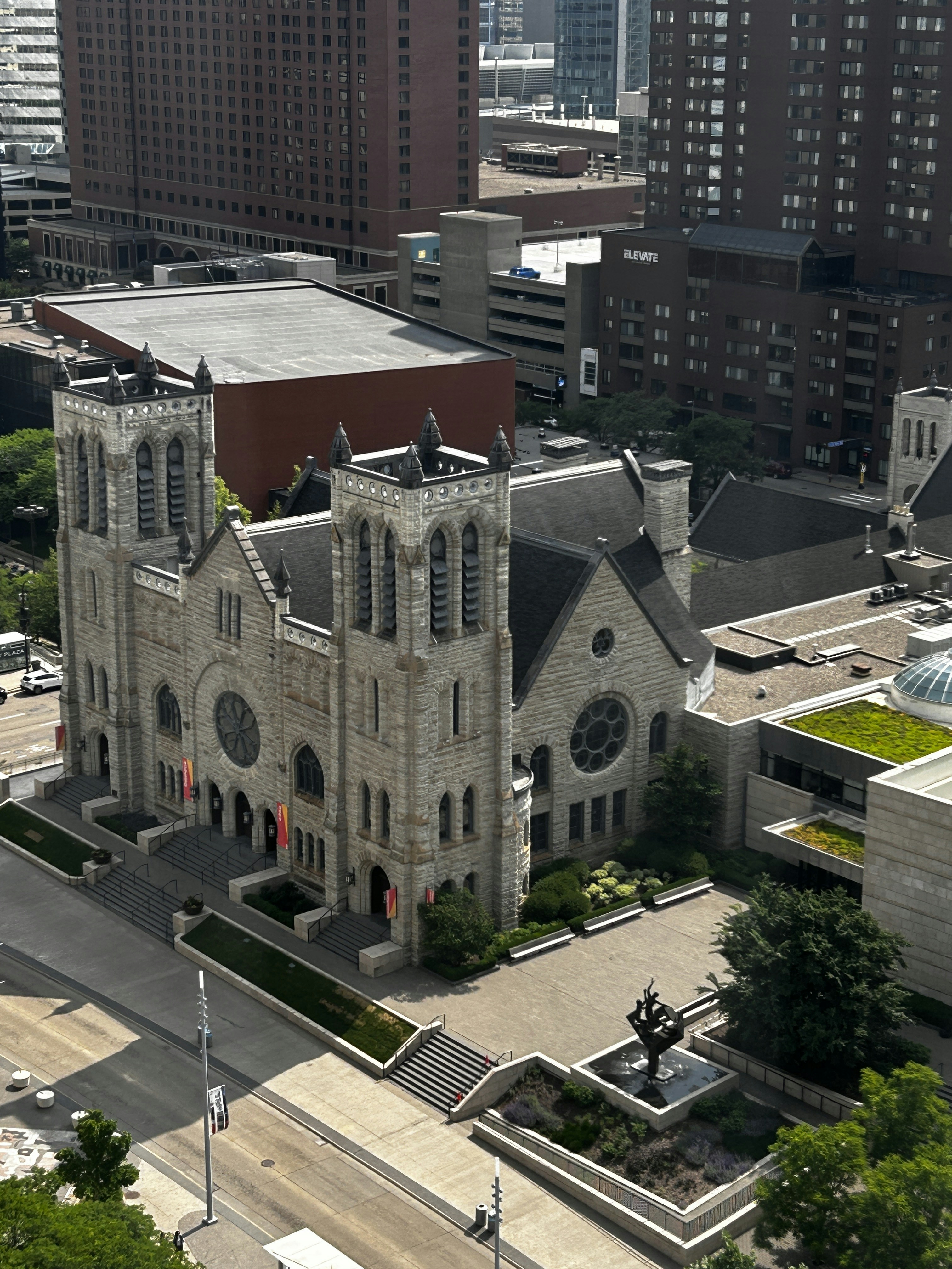 Urban Sanctuary: The Architectural Harmony of Stone and Nature