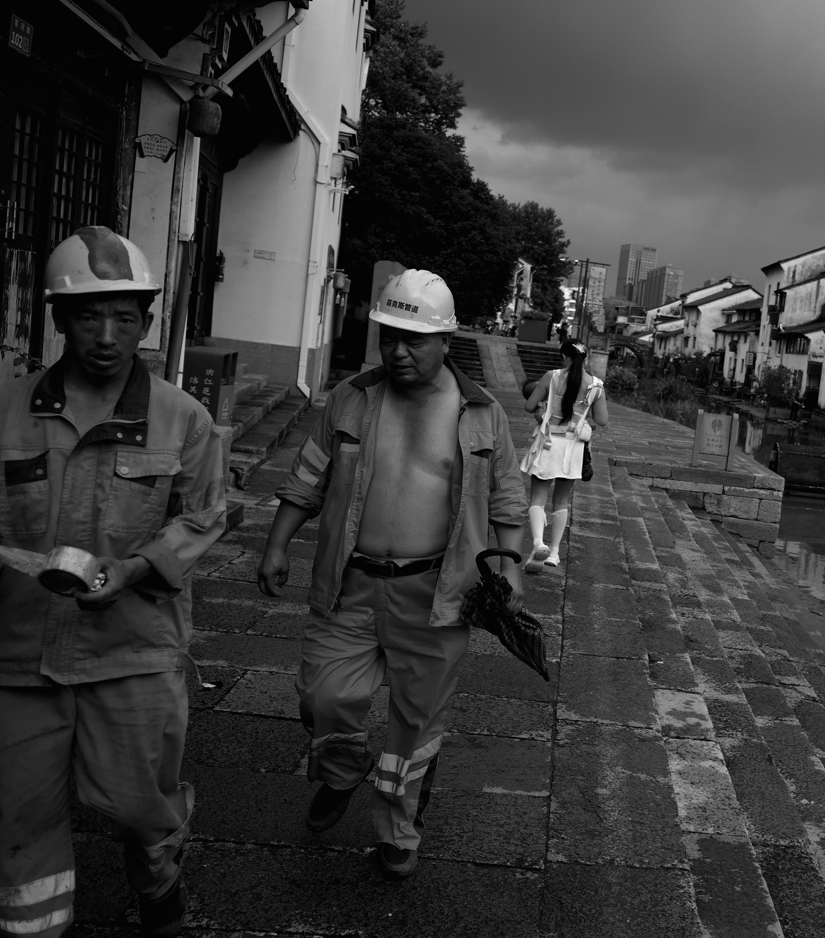 Urban Echoes: A Glimpse of Daily Life