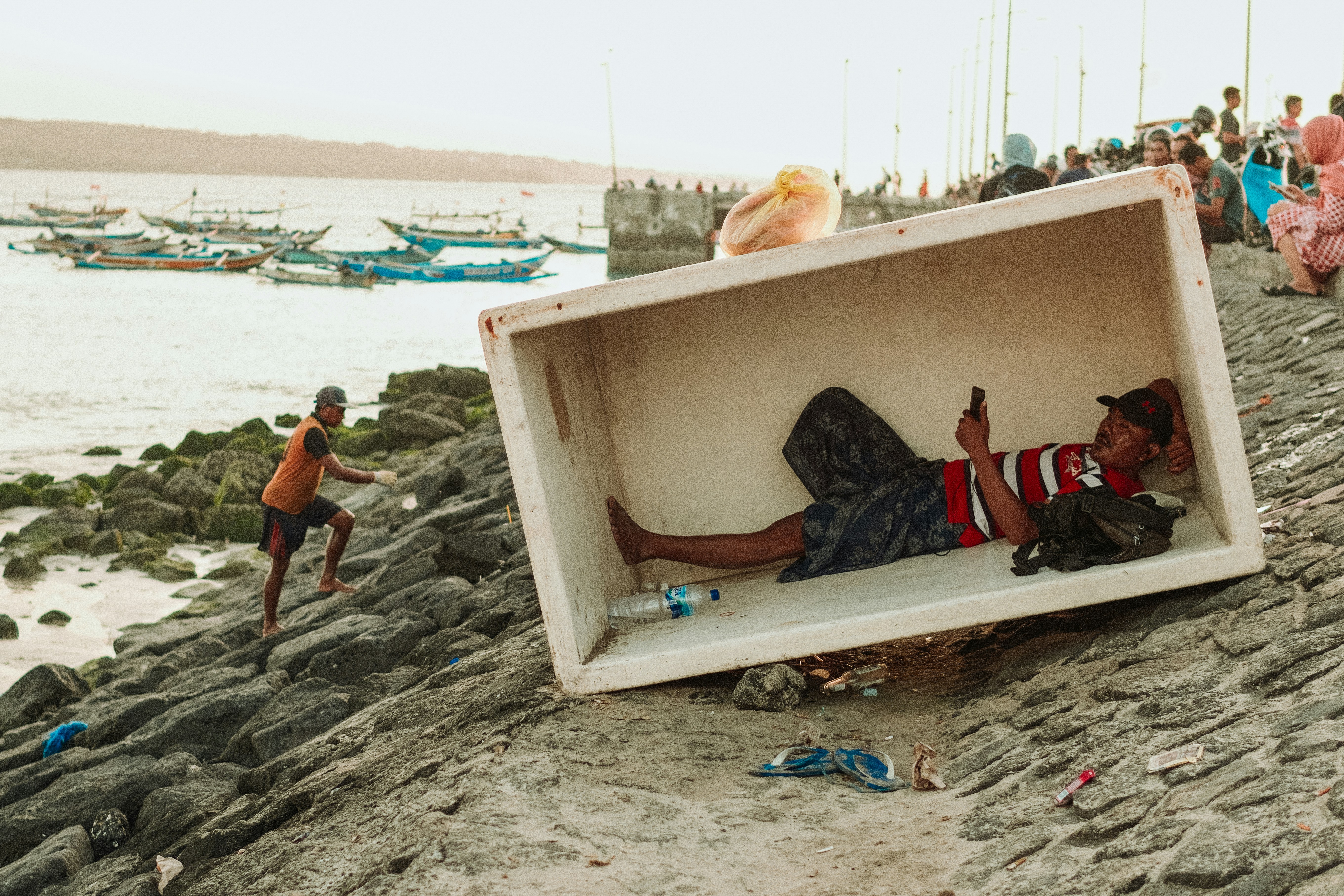 Urban Refuge: A Slice of Life Amidst the Waves