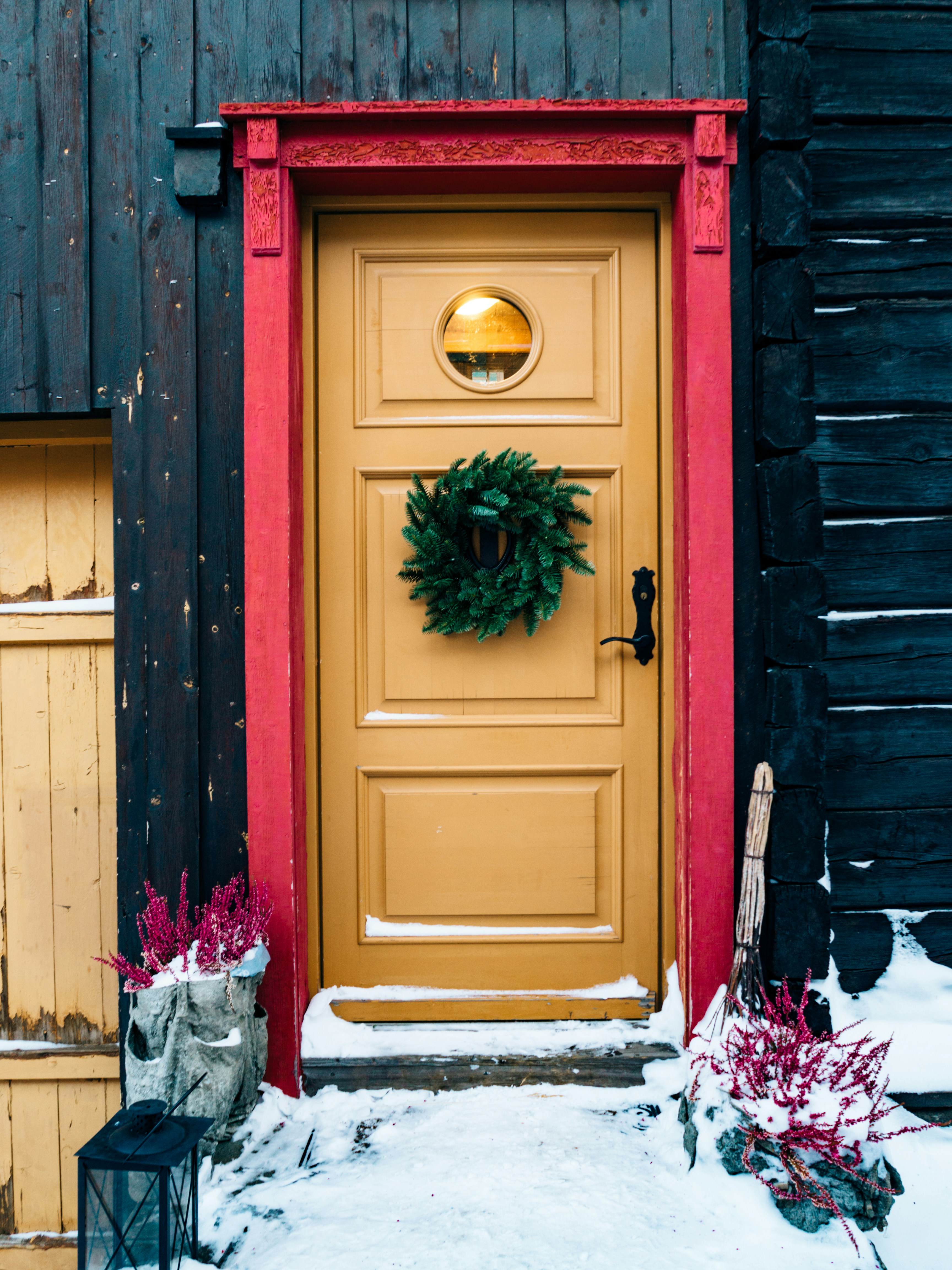 OLYMPUS DIGITAL CAMERA | Yellow door with wreath in snowy setting