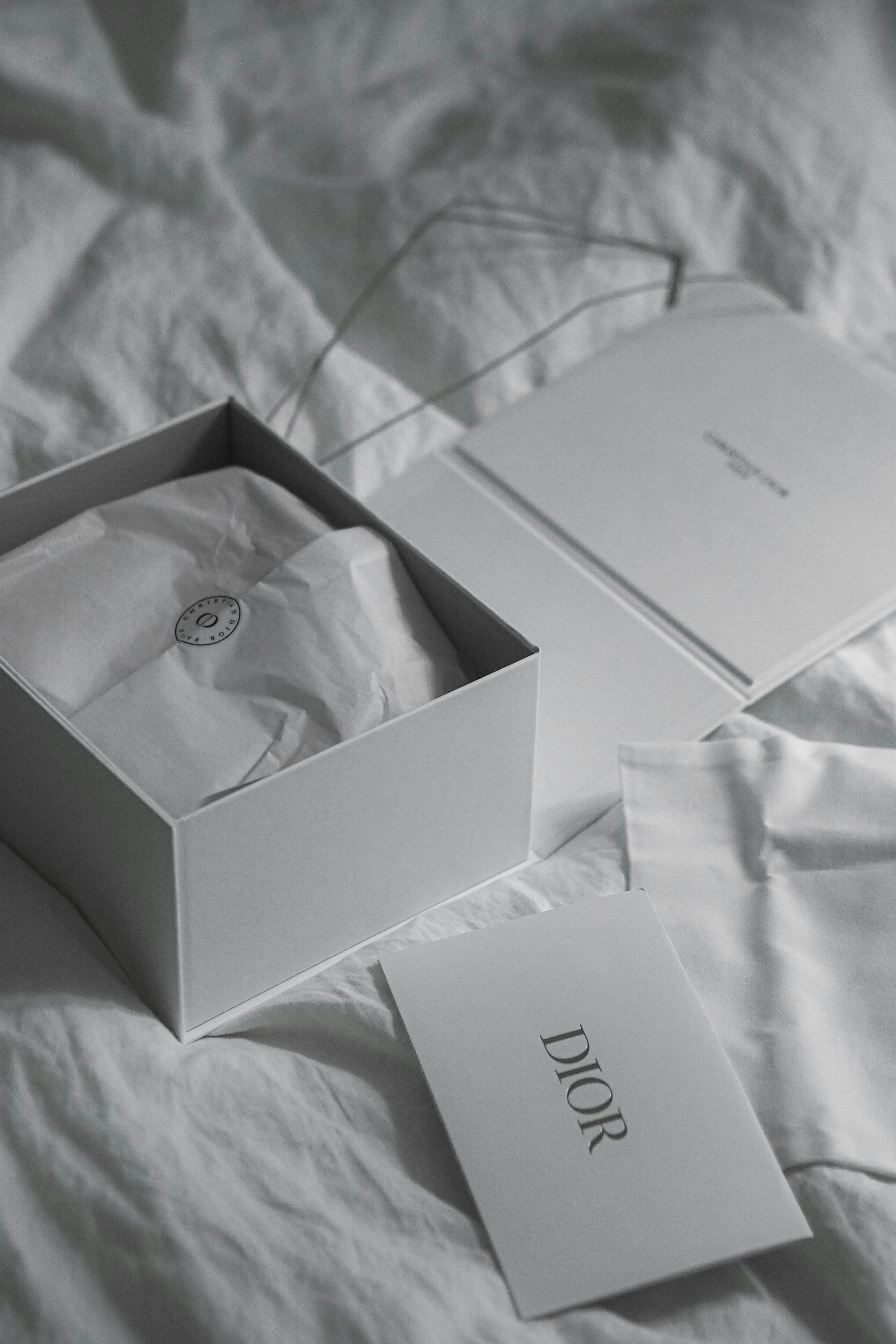 White dior box with tissue paper and card photo – Free Luxury lifestyle ...