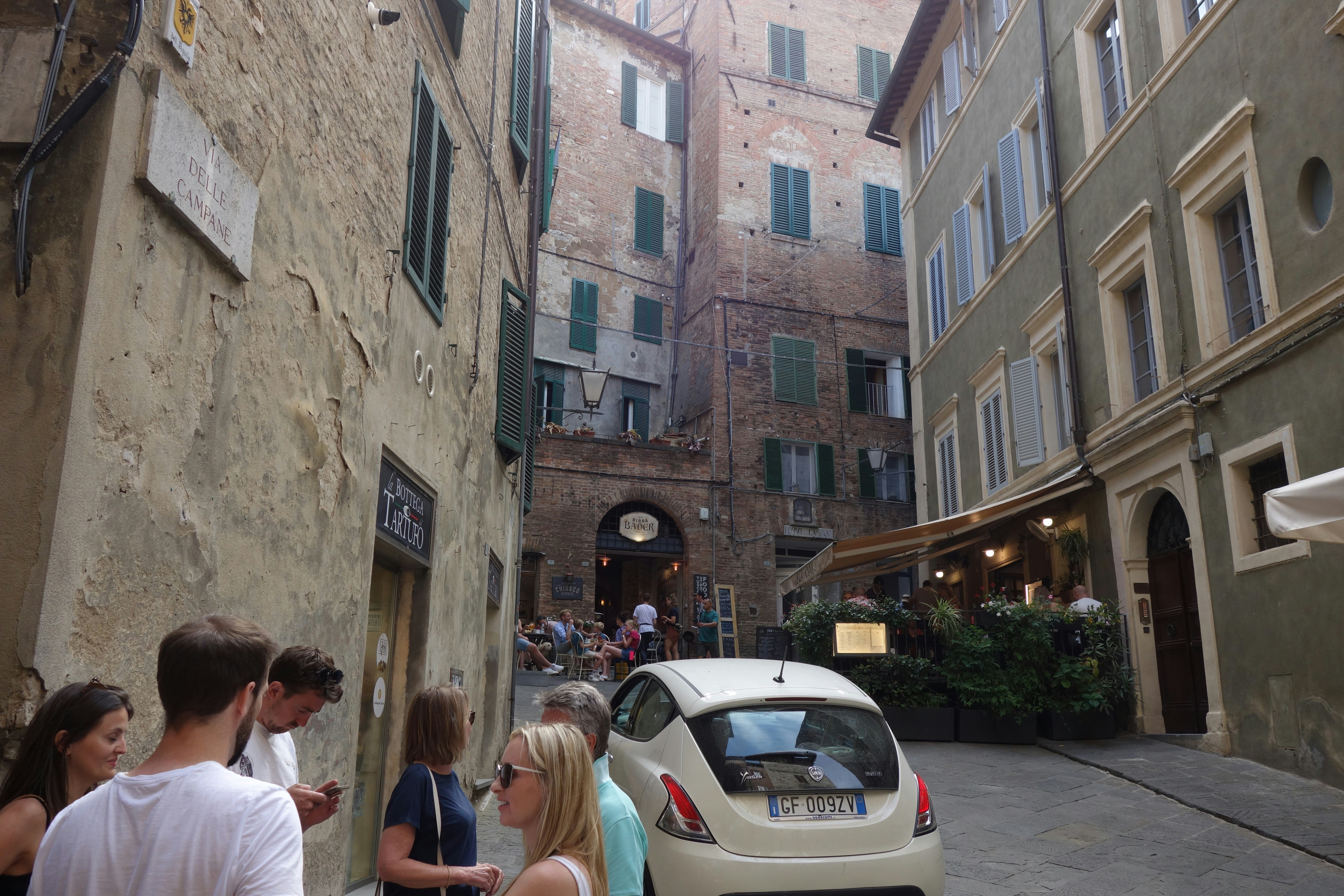 Archway Convergence on a Sunlit Italian Street