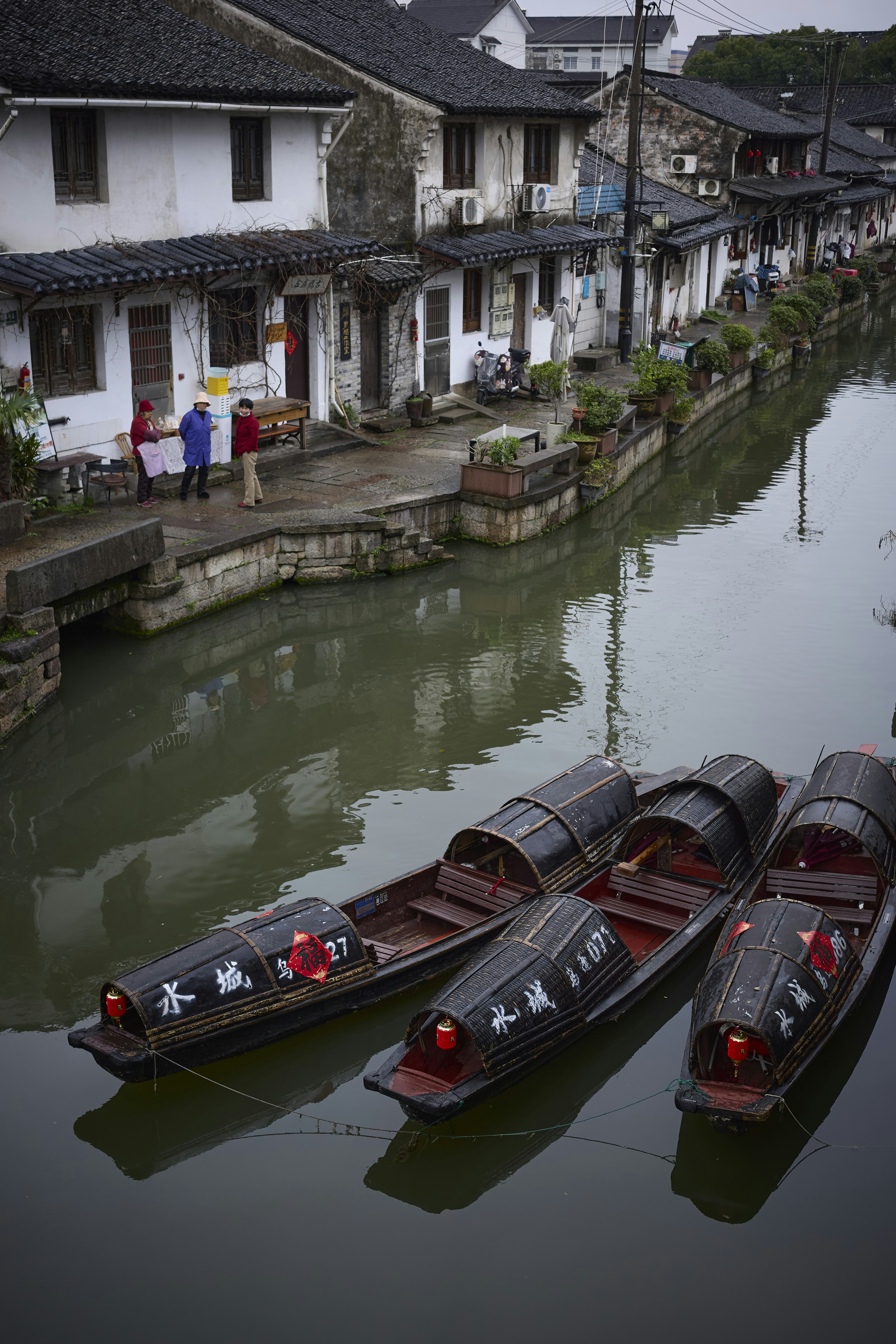 Serenity on the Waterway: A Glimpse into Traditional Life