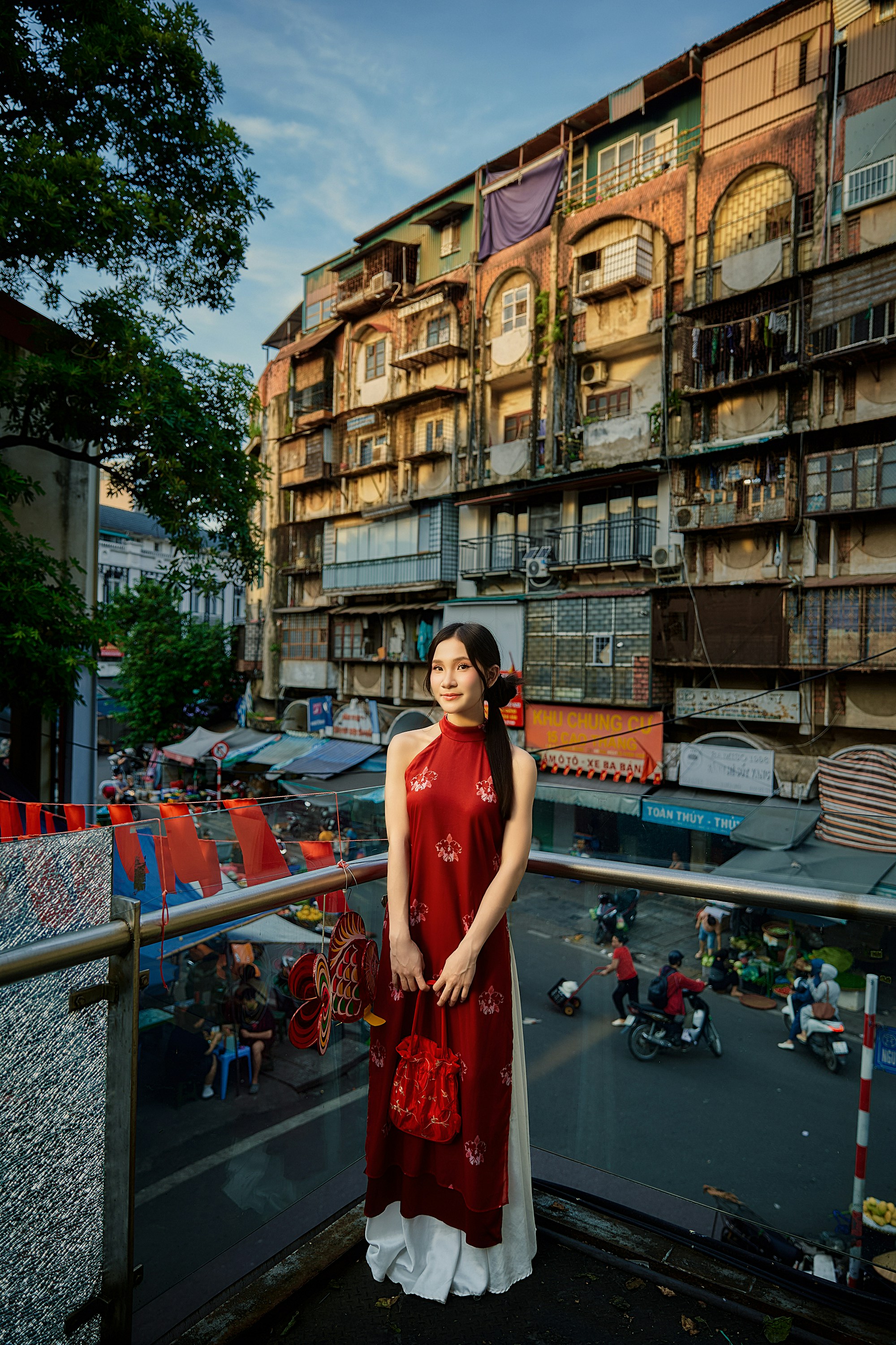 Urban Elegance Amidst the Everyday