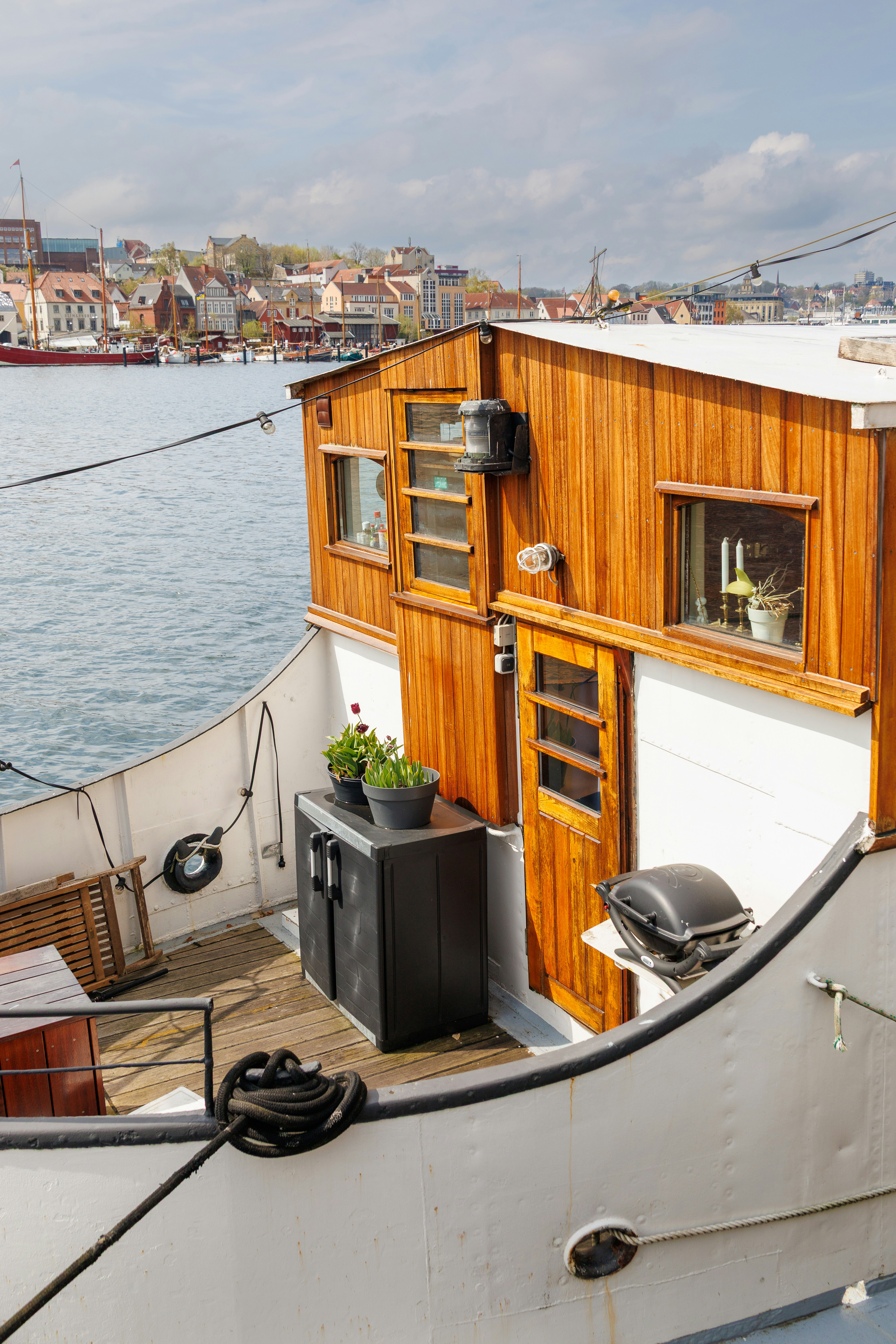 Harbor Haven: A Glimpse into Nautical Living