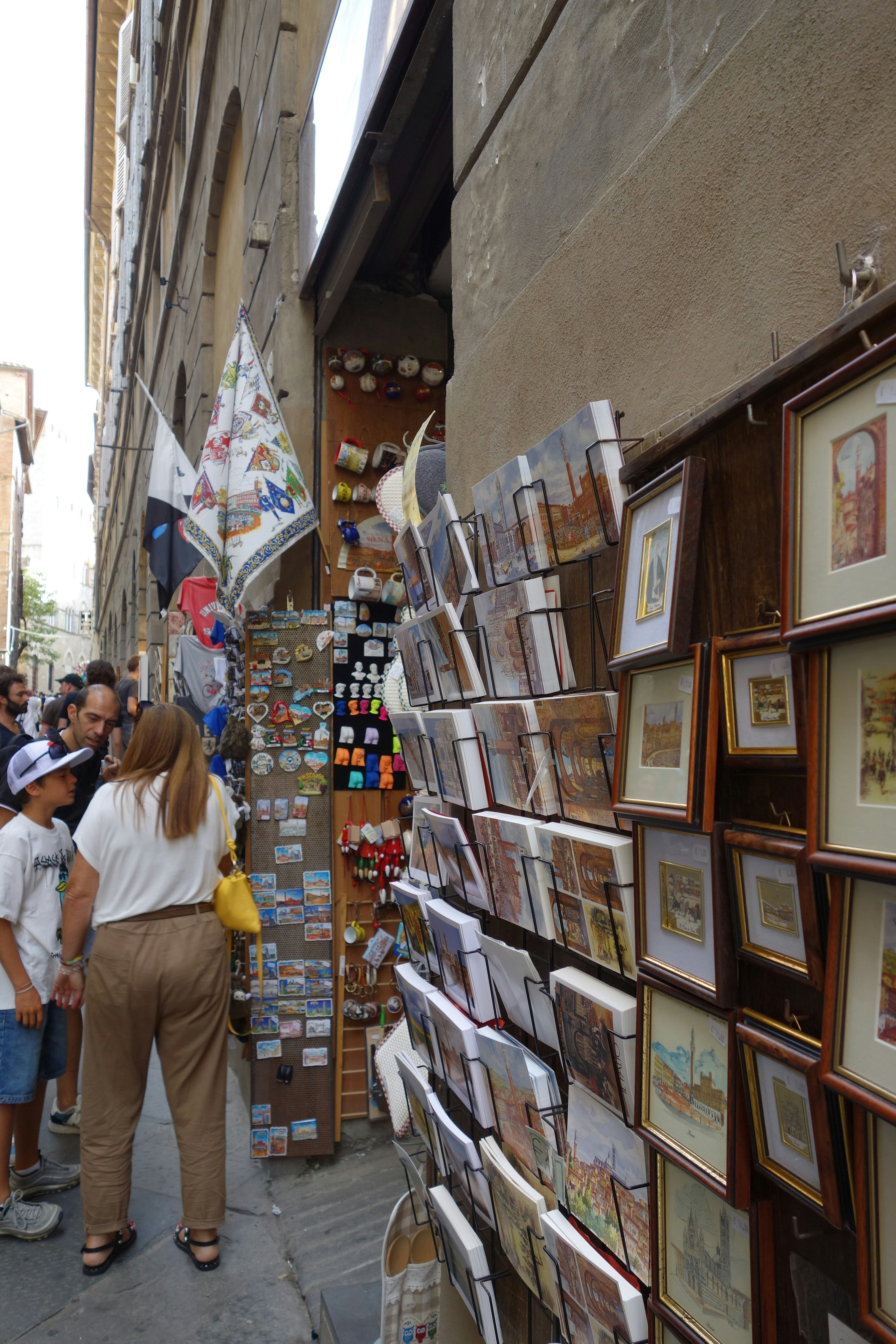 A Vibrant Stroll Through Artisan Alleyways