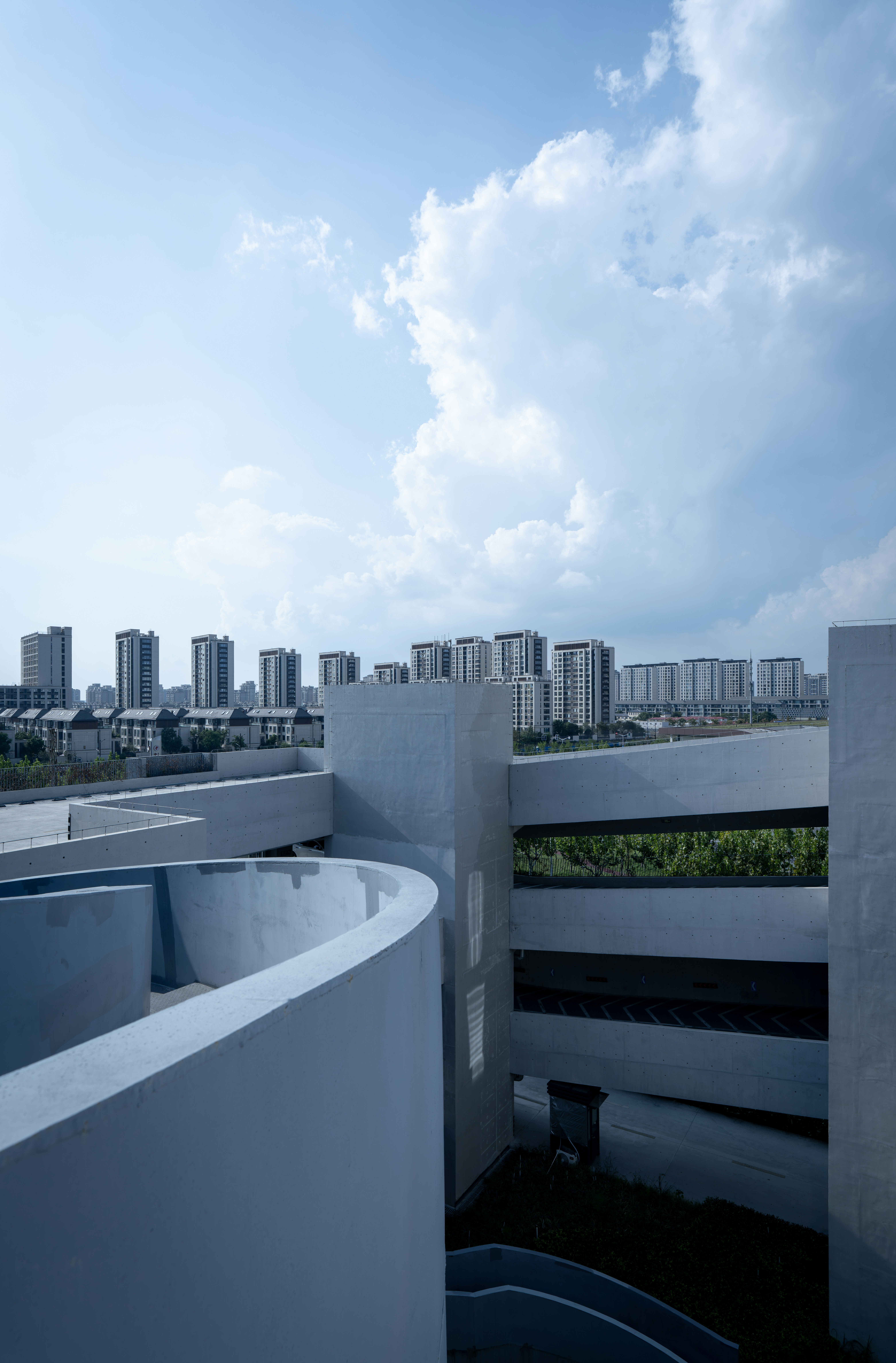 Modern concrete architecture against a city skyline. photo – Free ...