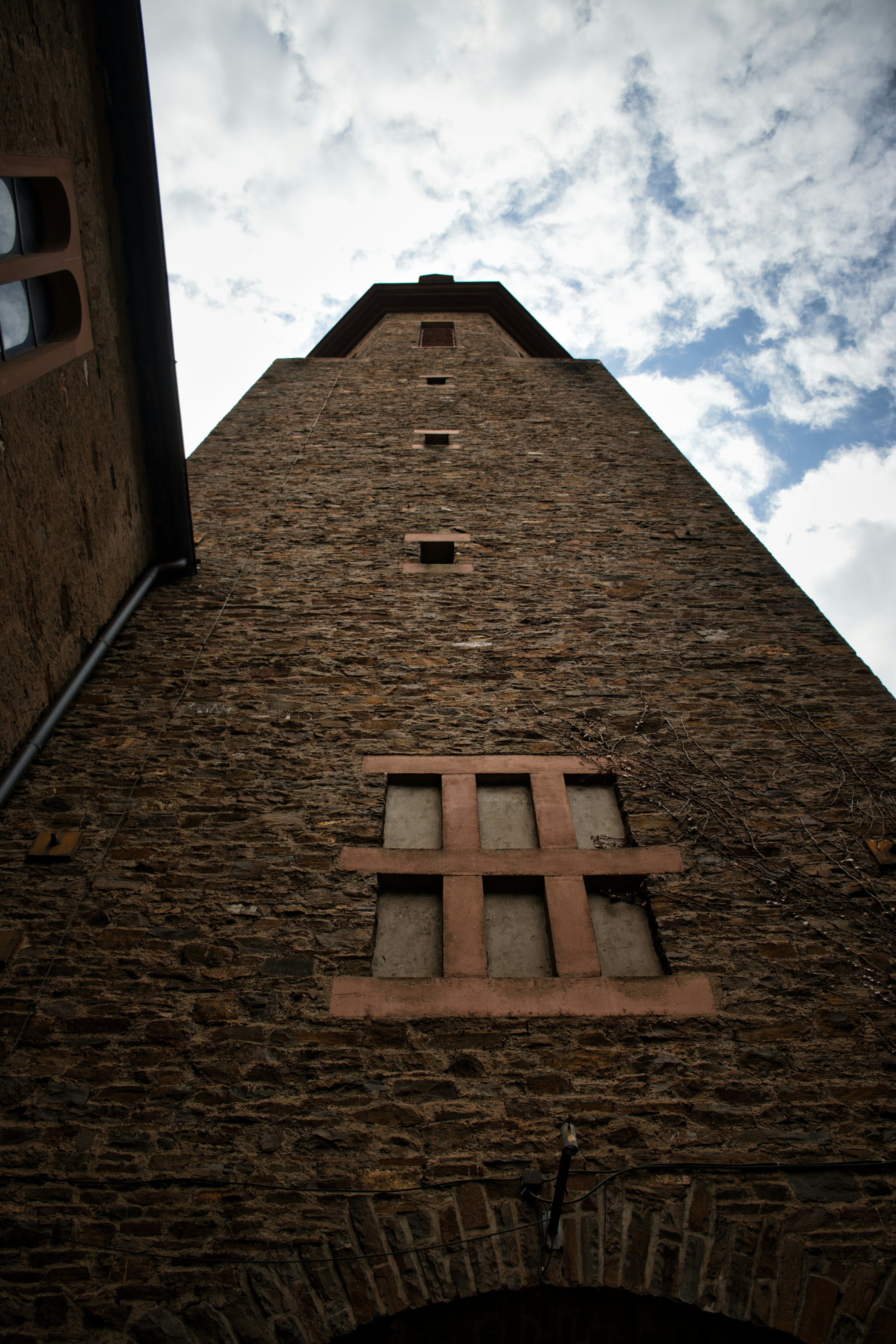 Vertical Echoes of Time