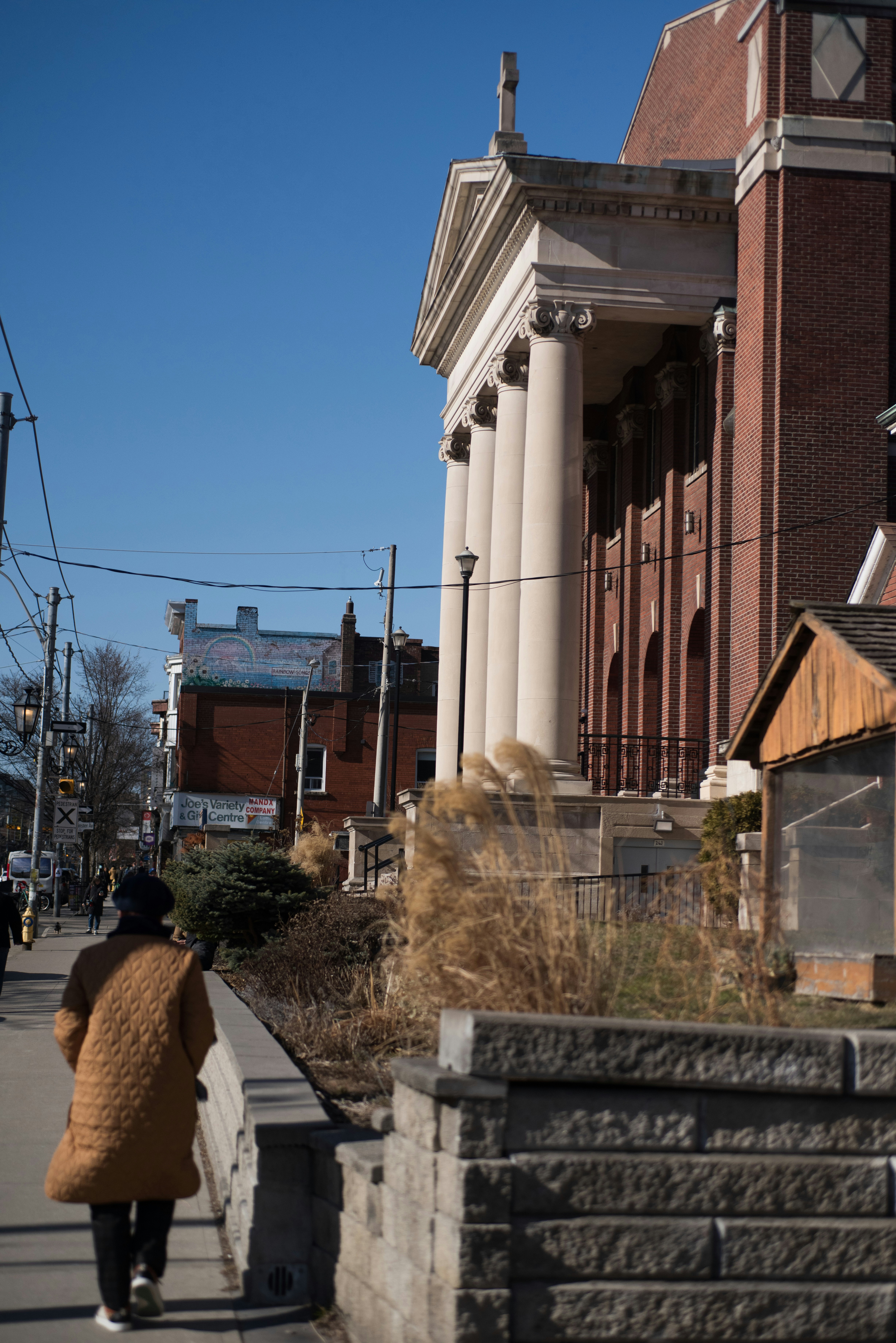 Urban Stroll Past Architectural Grandeur
