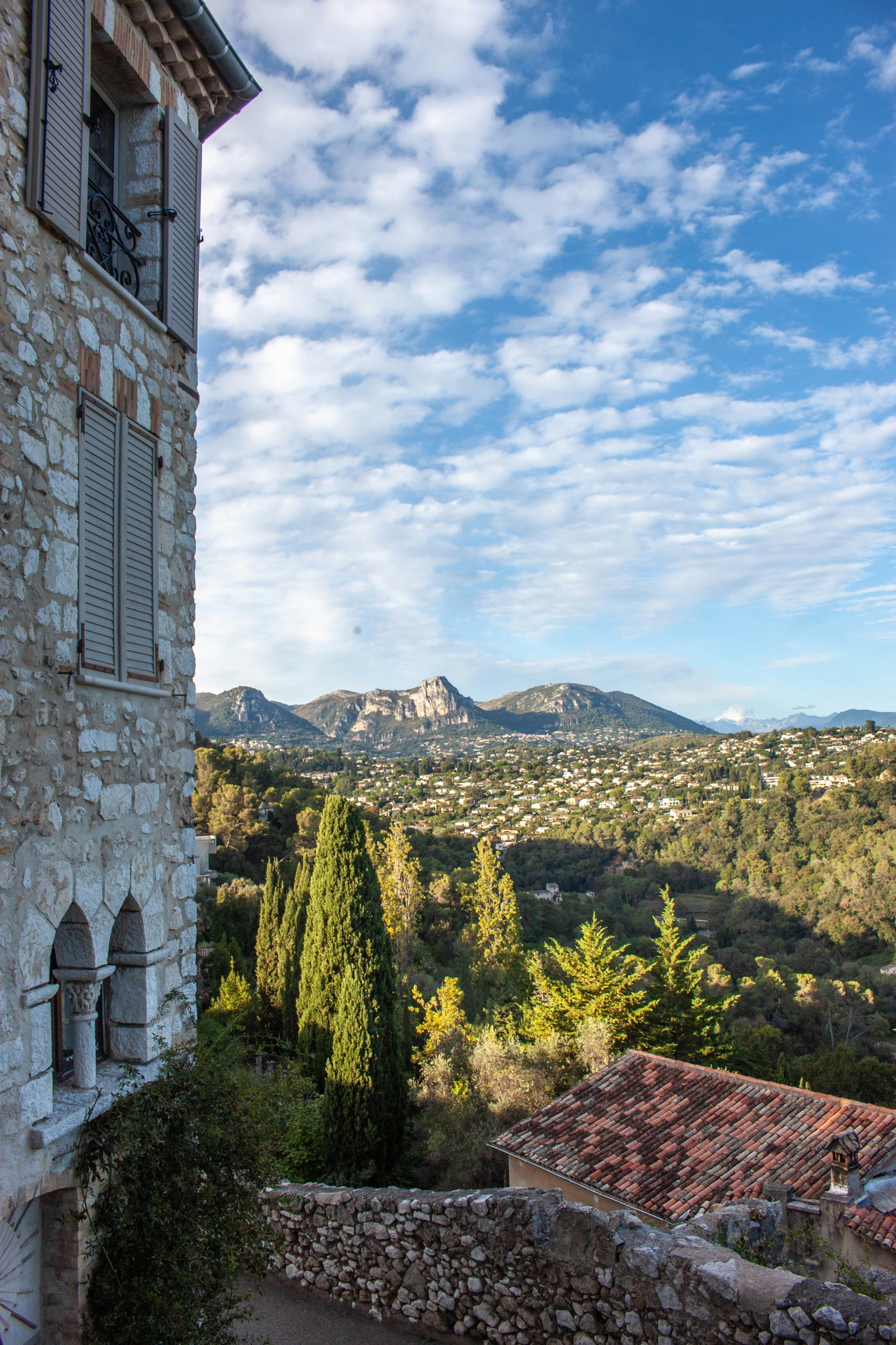 Stone Villa on the Provencal Rim: Valley and Sky Unfold in Quiet Light