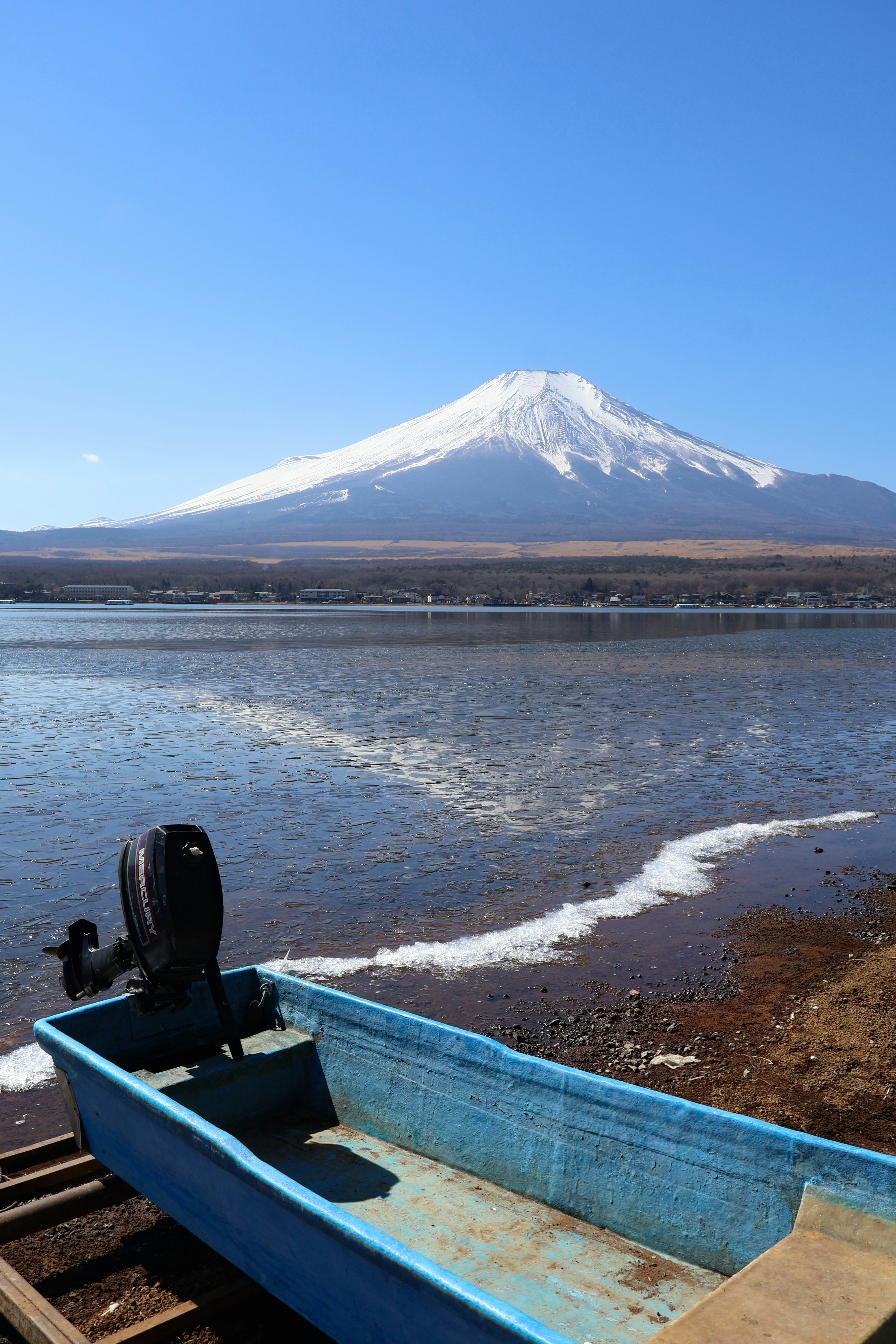 Serenity by the Lake: A Glimpse of Mount Fuji