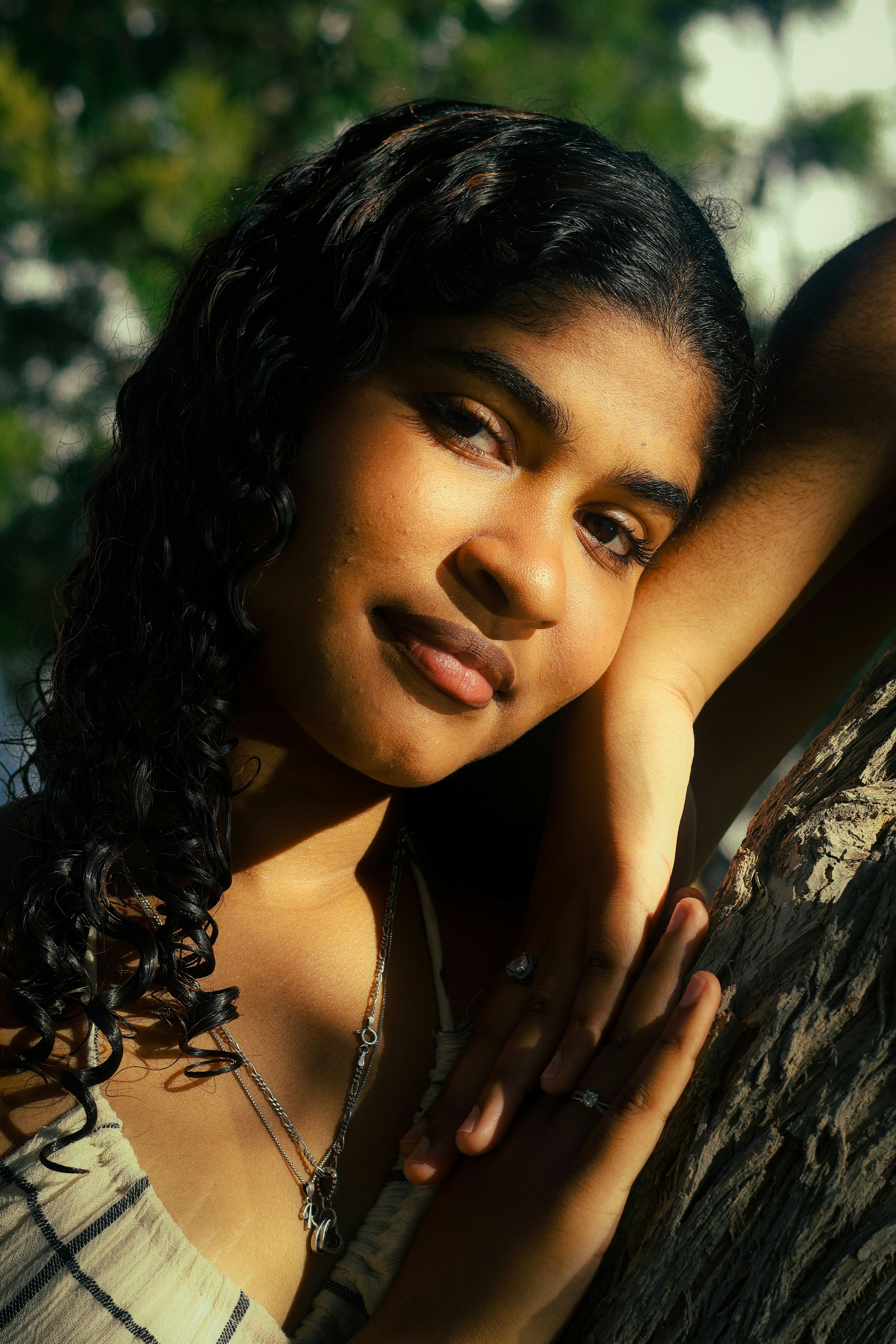 Young woman leaning on a tree trunk photo – Free Portrait Image on Unsplash