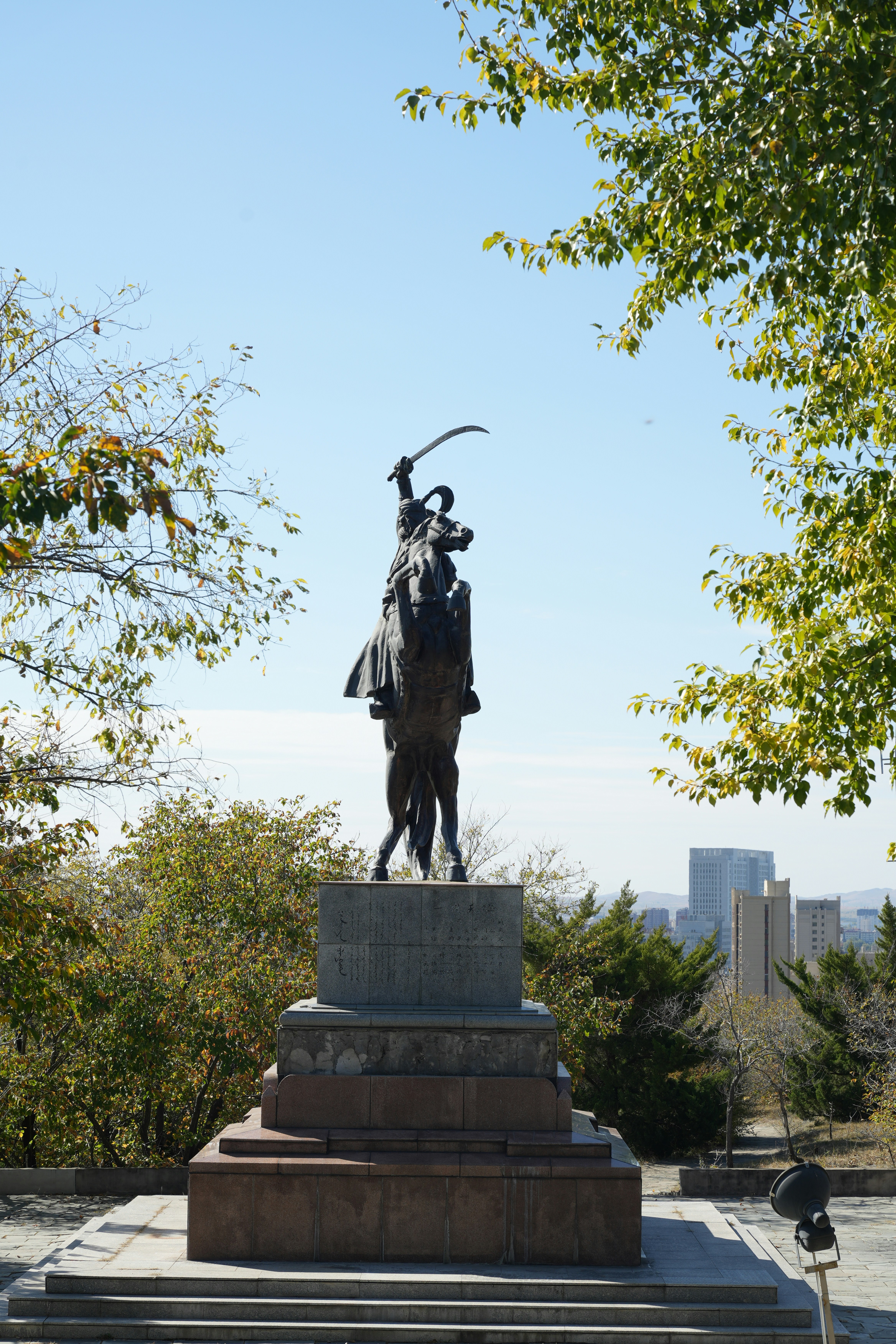 Heroic Stance: A Tribute in Bronze