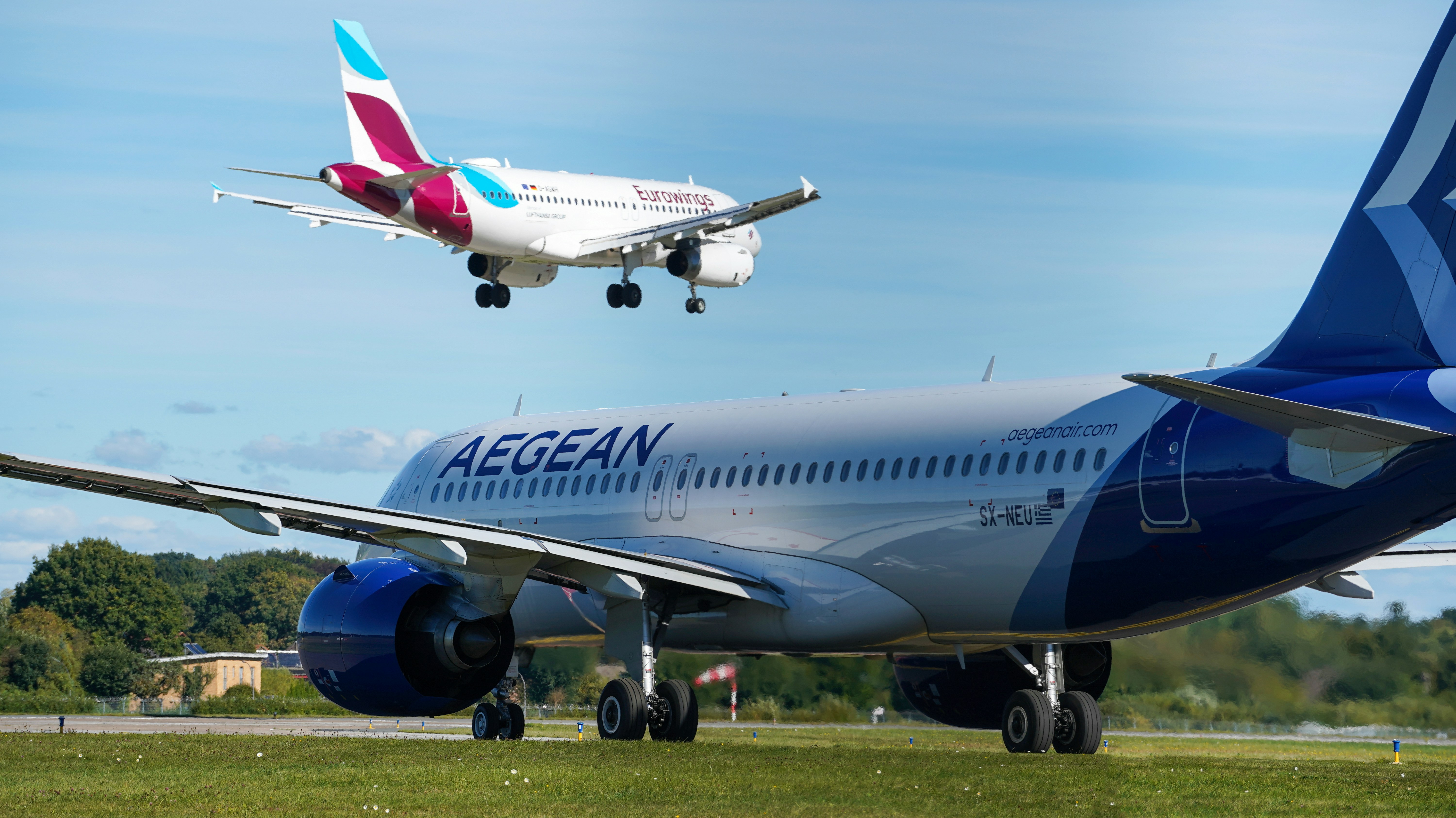 Dual Flight Paths: A Dance in the Sky