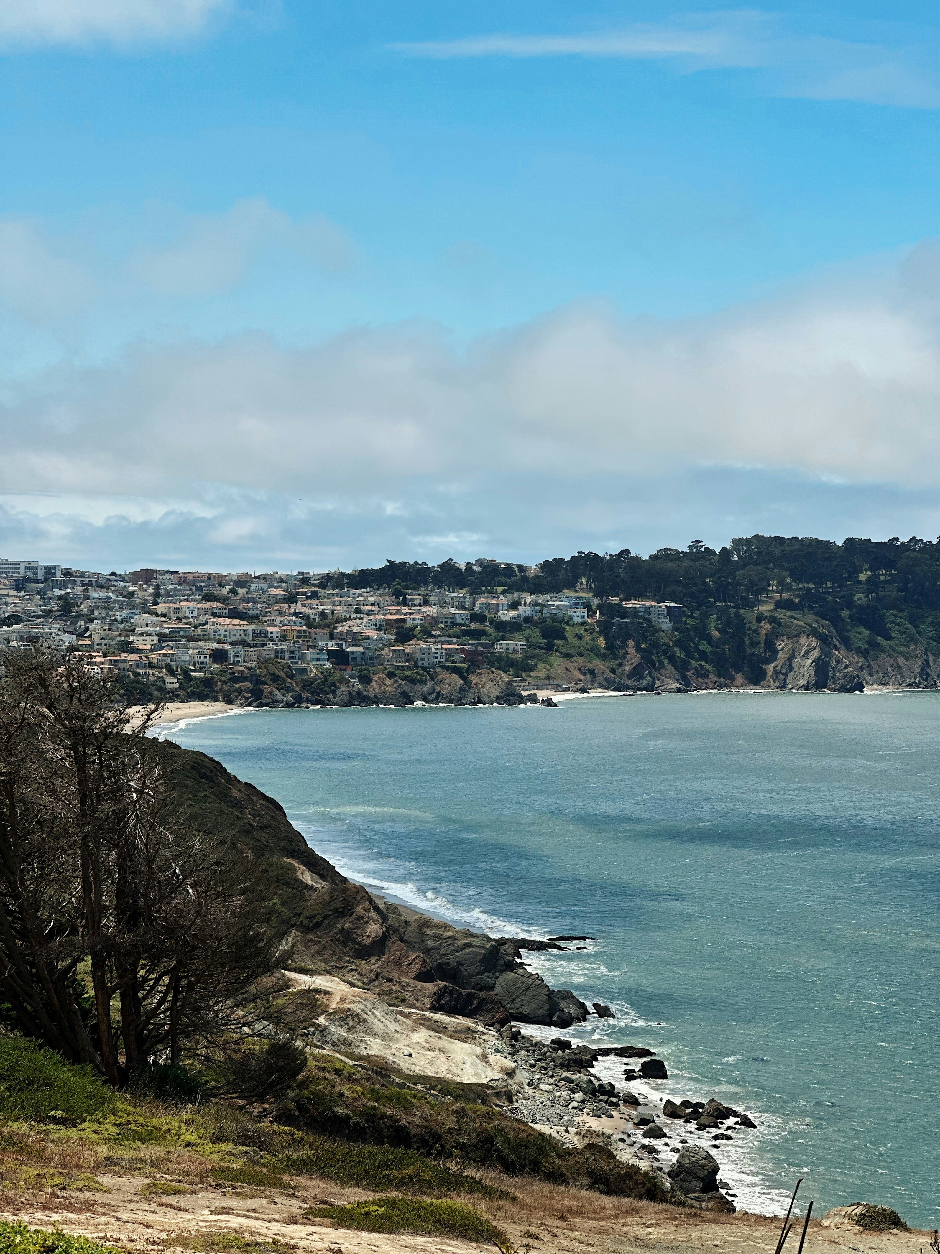 Coastal Serenity: A Glimpse of Urban Harmony