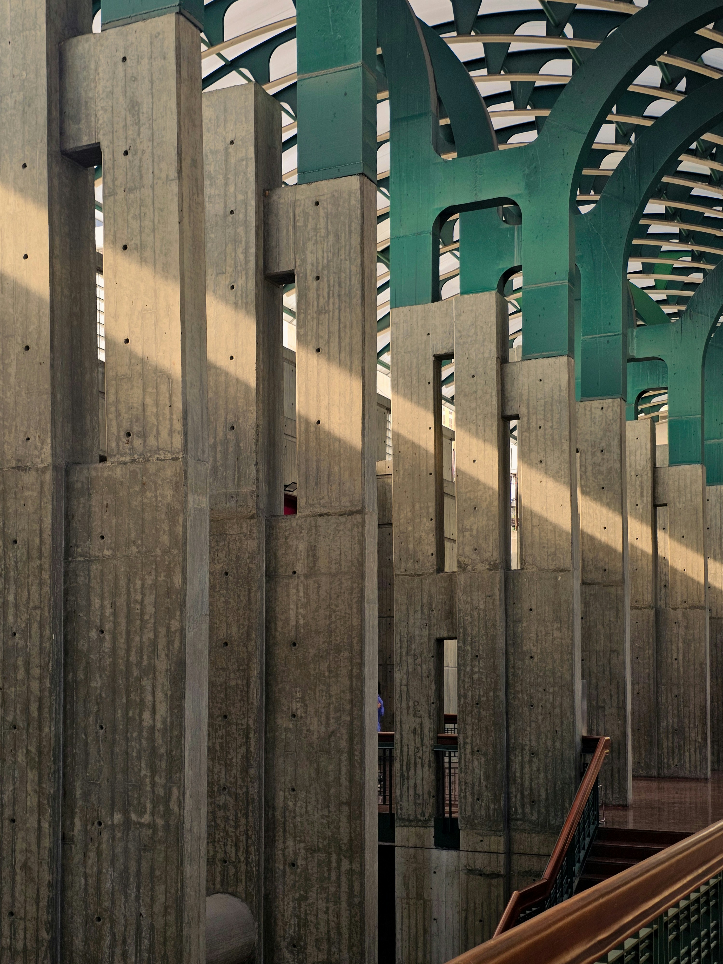 Architectural Harmony: Concrete Meets Curves