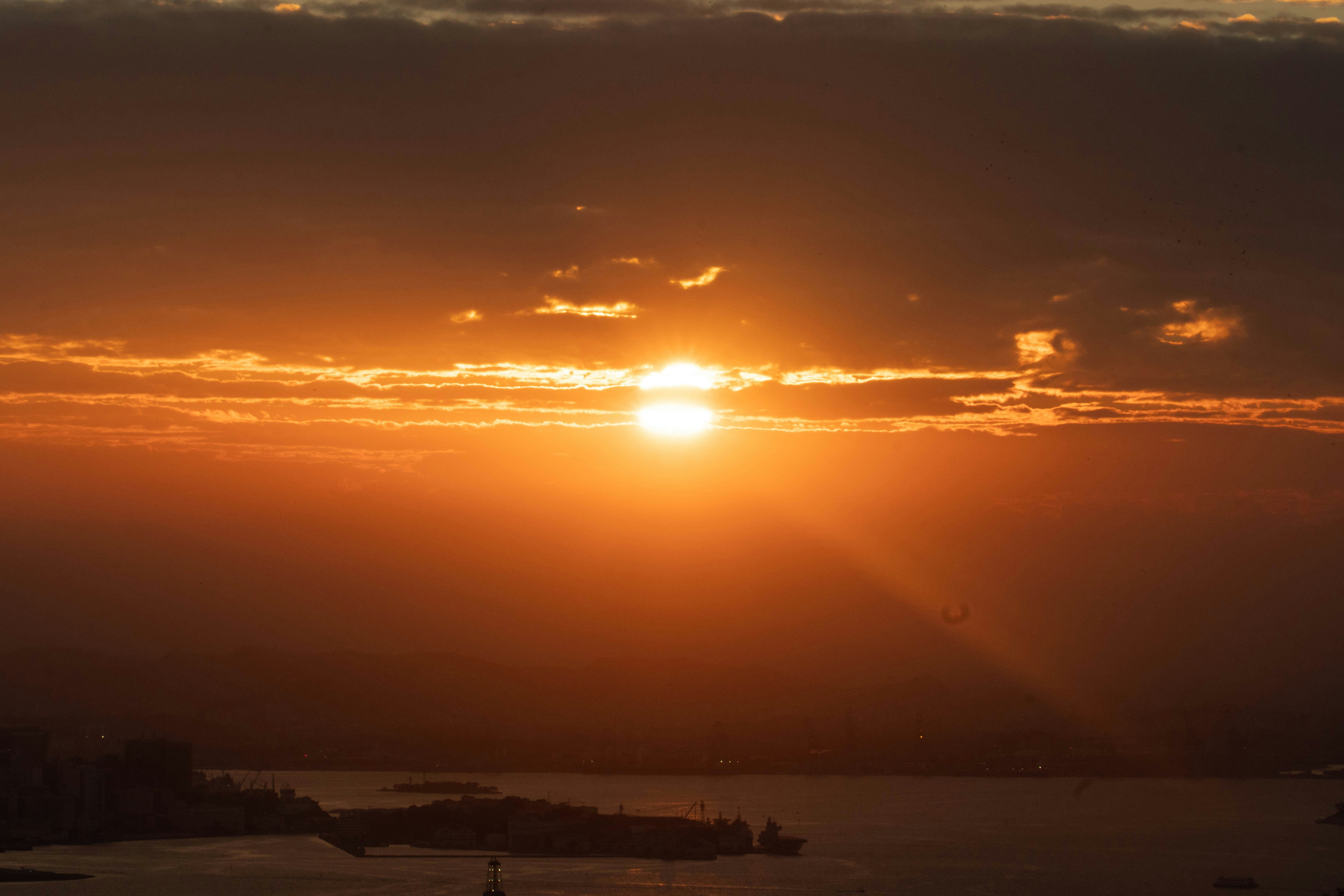 Golden Horizon: A Dance of Light and Water