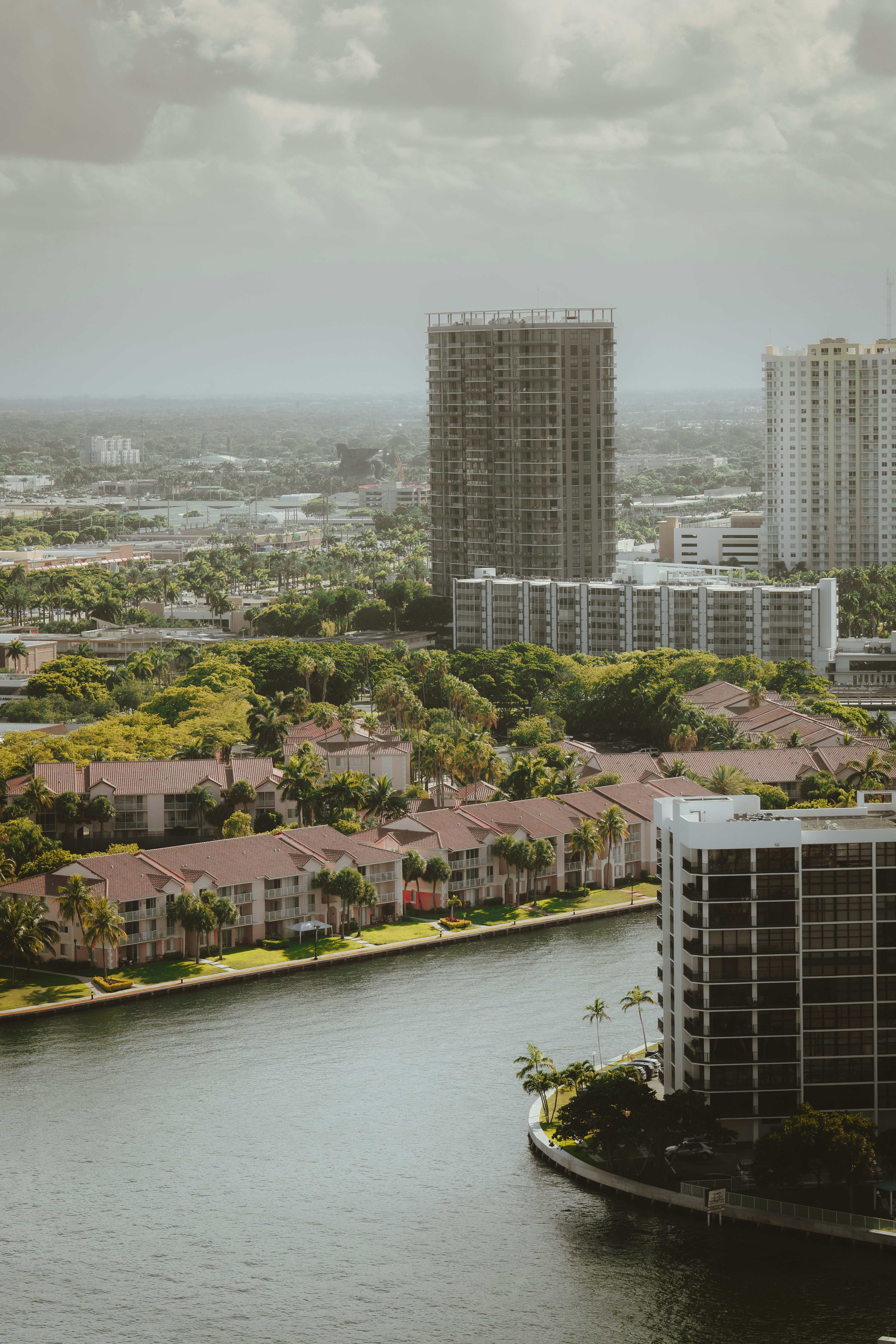 Urban Oasis: A Serene Waterfront Perspective