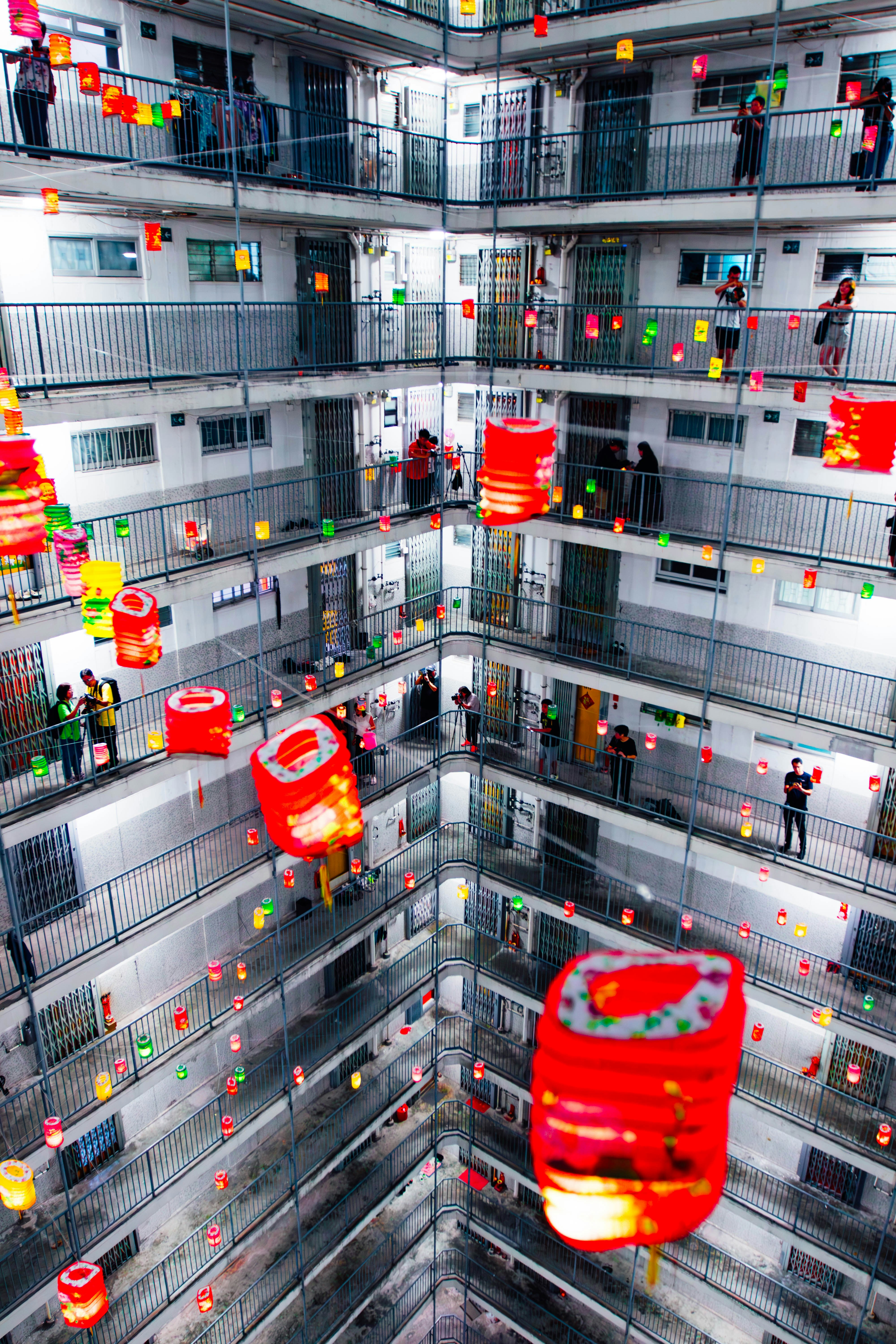 Vertical Lantern Cascade Over a Multi-Level Atrium