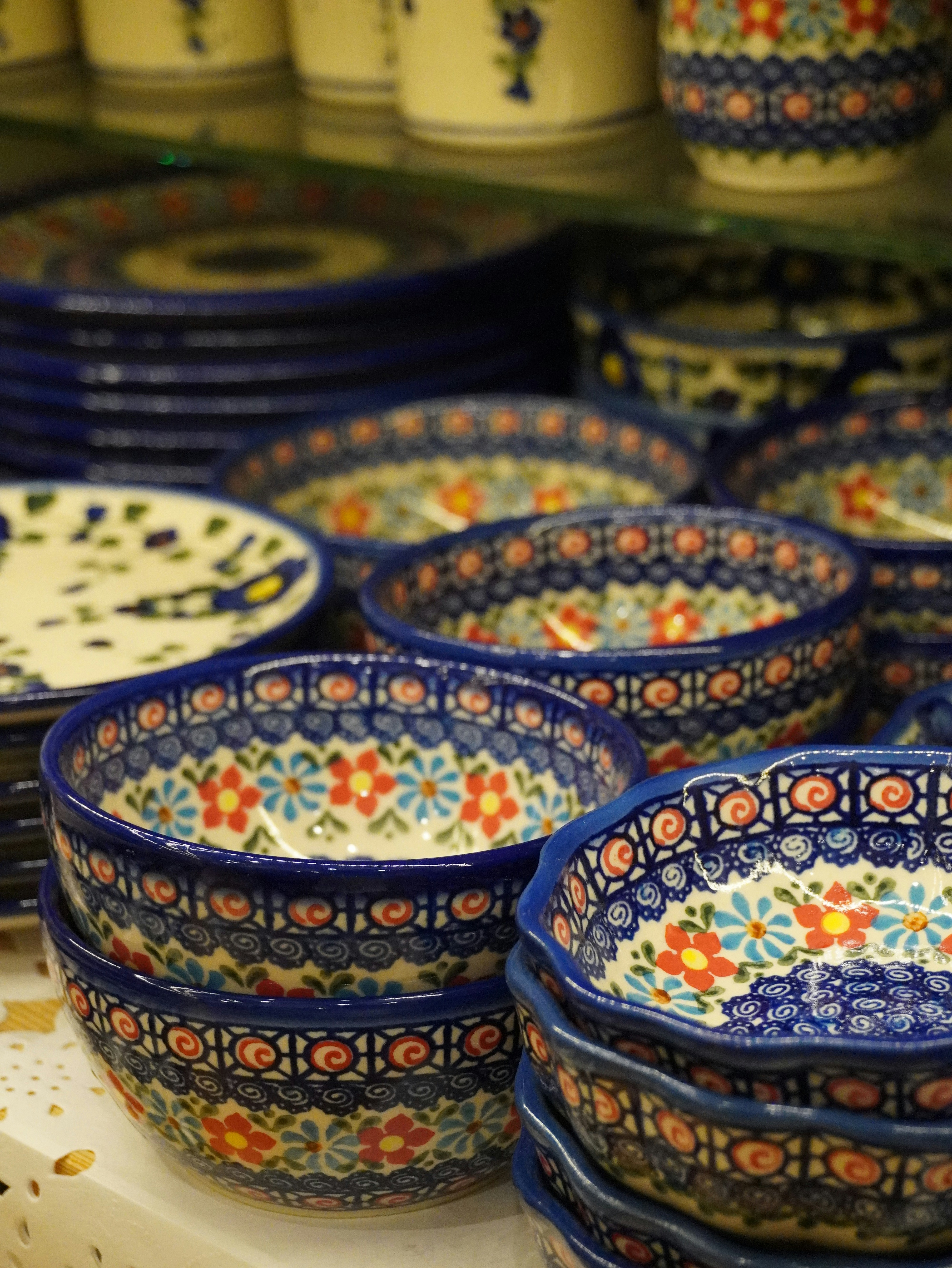 Stack of blue and white floral patterned ceramic bowls photo – Free ...