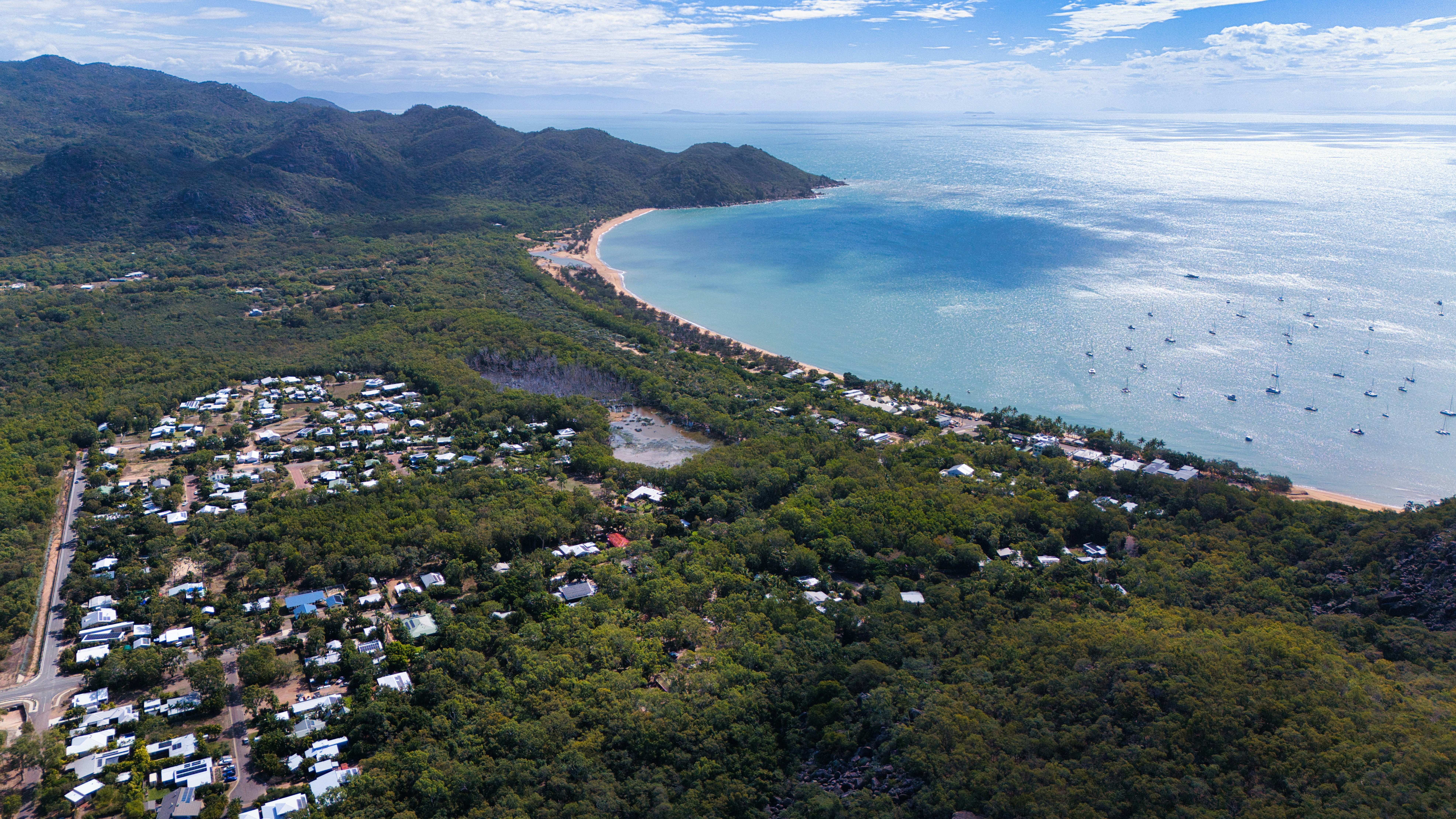 Photo by 𝕡𝕒𝕨𝕤 𝕒𝕟𝕕 𝕡𝕣𝕚𝕟𝕥𝕤 with DJI Mini 4 Pro