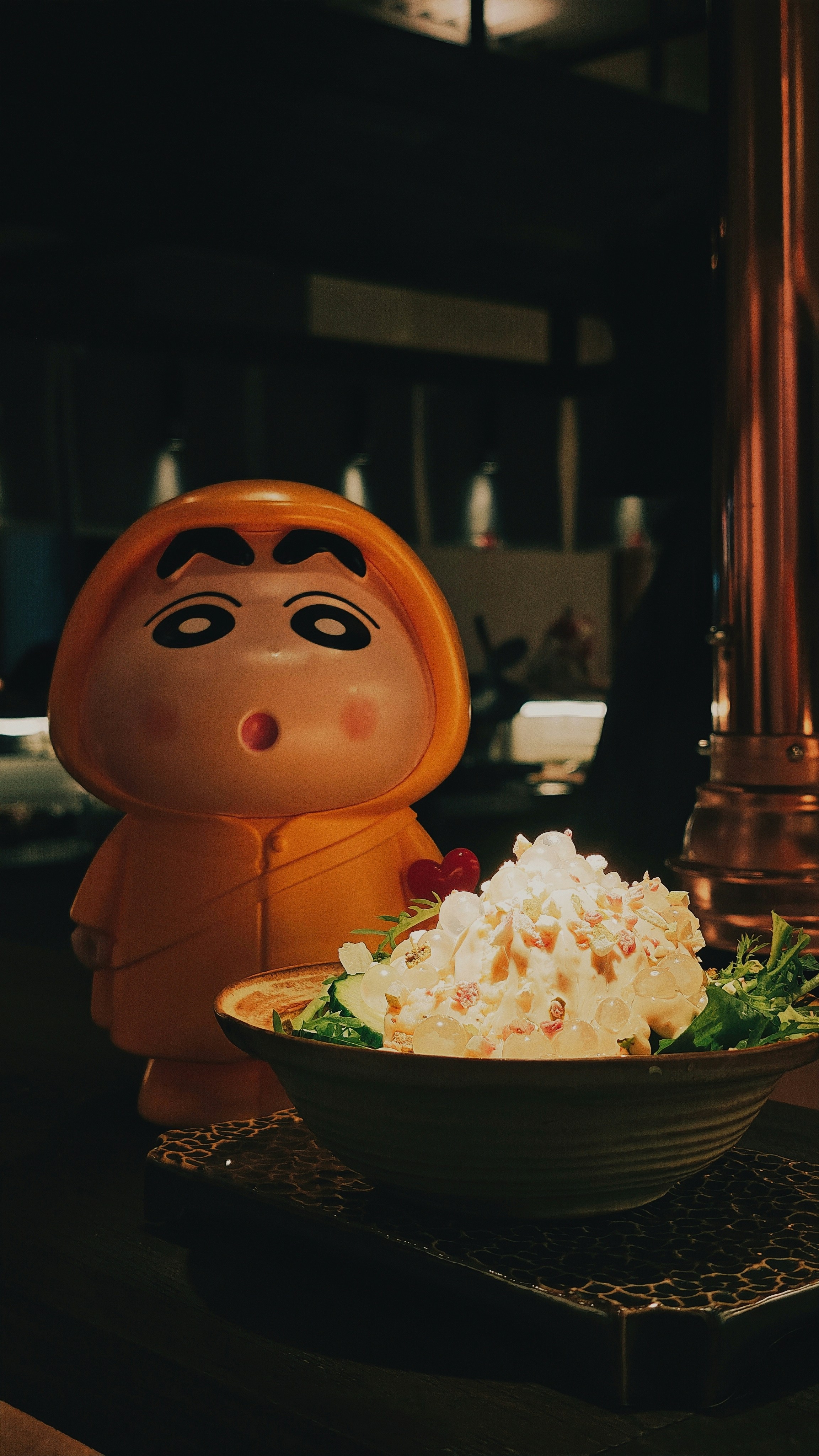 Crayon Shin-chan and sushi, a very creative cusine. | Shin chan toy with a bowl of salad
