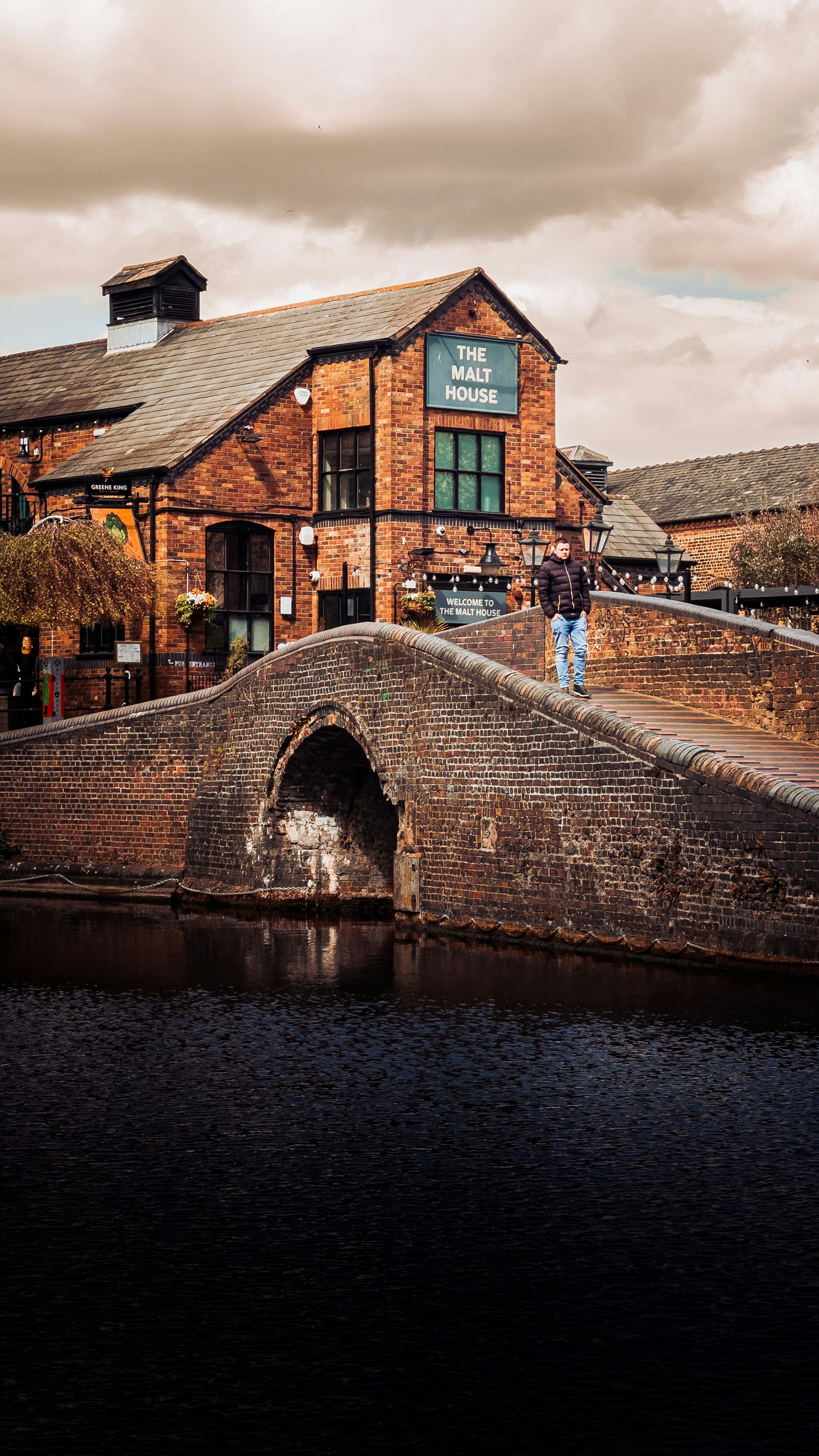 Bridging History: The Malt House Encounter