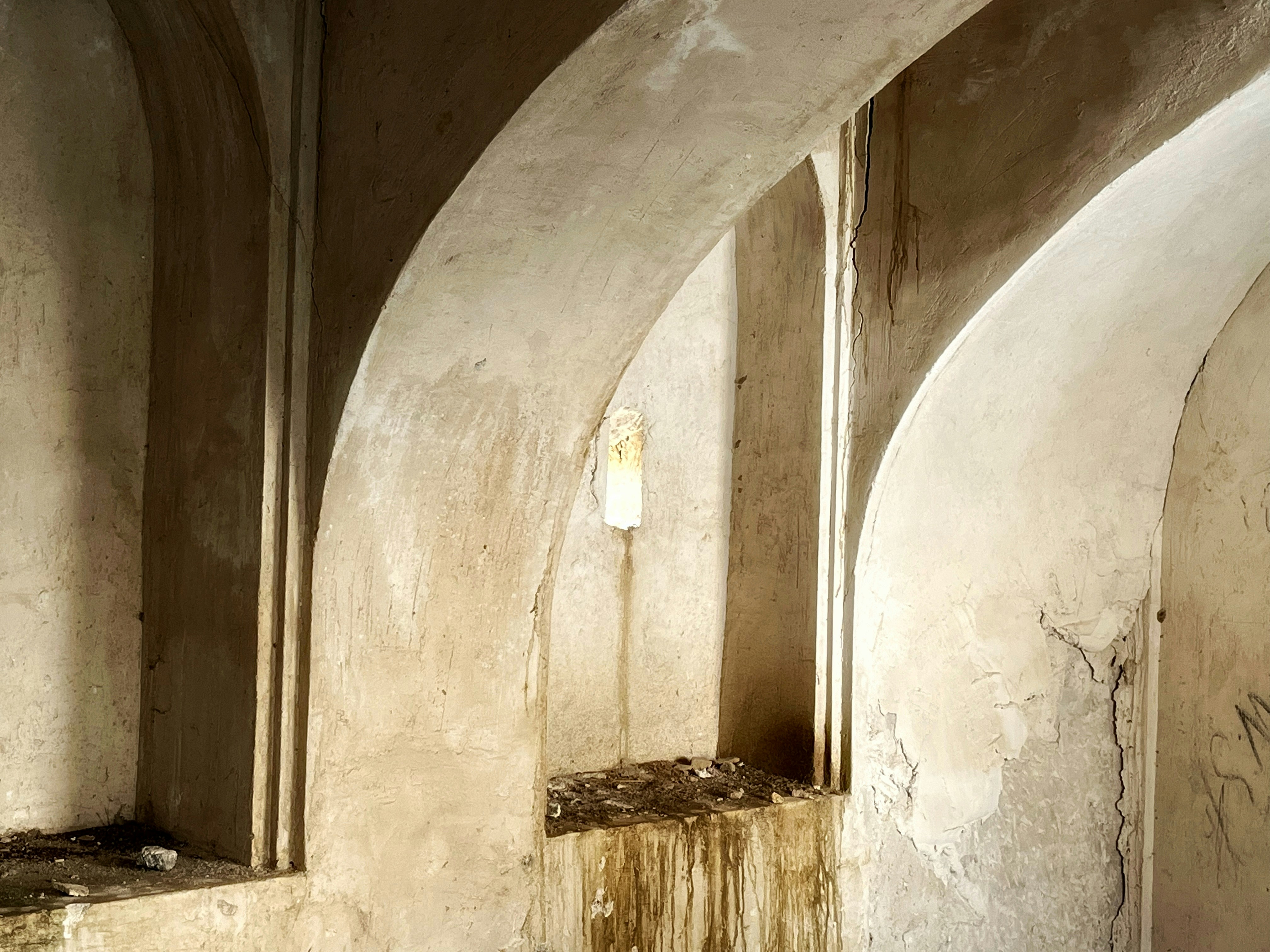 Whispers of Abandonment: Architectural EchoesKimia Khoubani