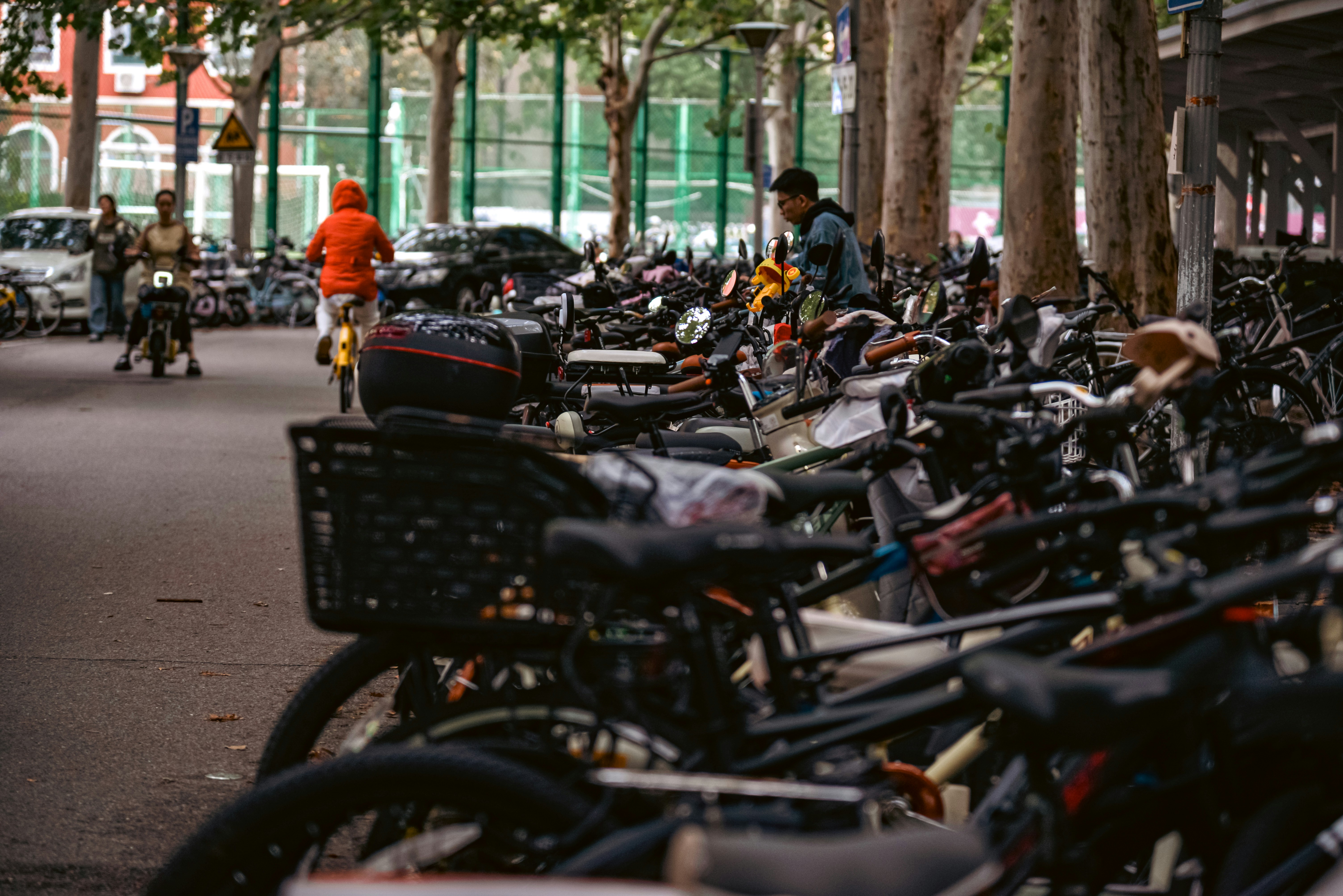 Urban Cycle Symphony: A Tapestry of Two-Wheeled Life