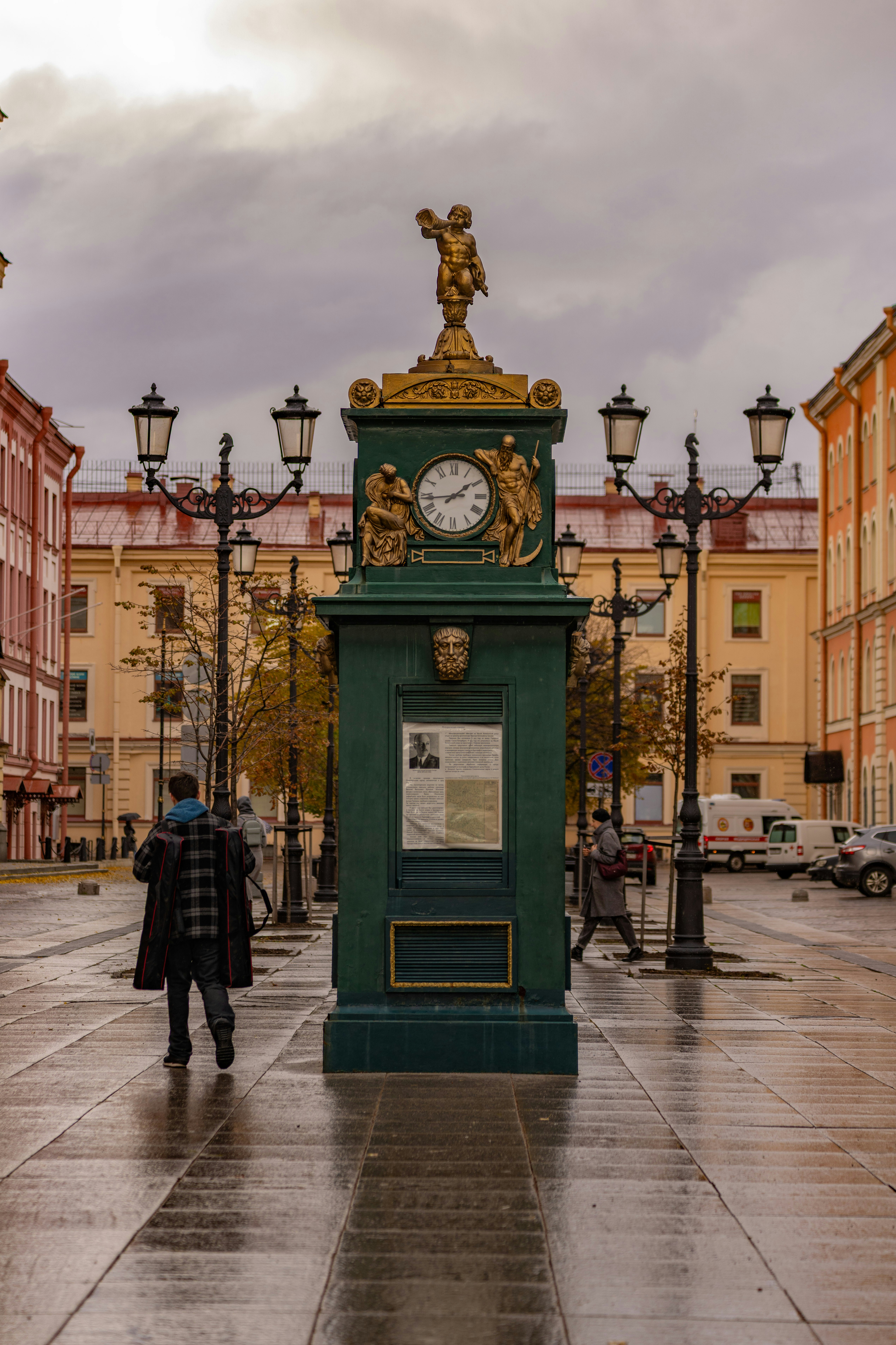 Chronicles of Time: The Heart of the Square