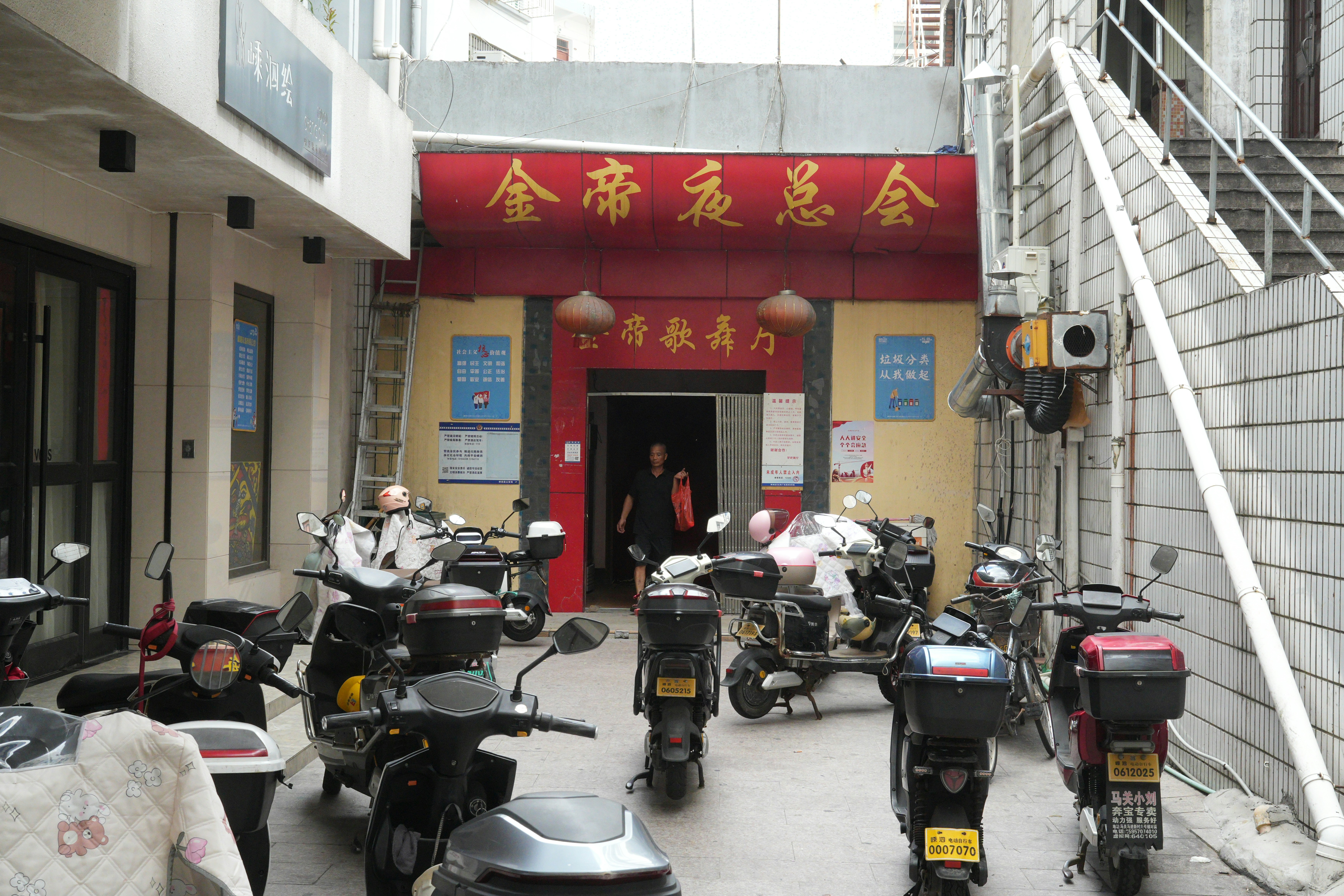 Urban Passageway: A Glimpse into Daily Life