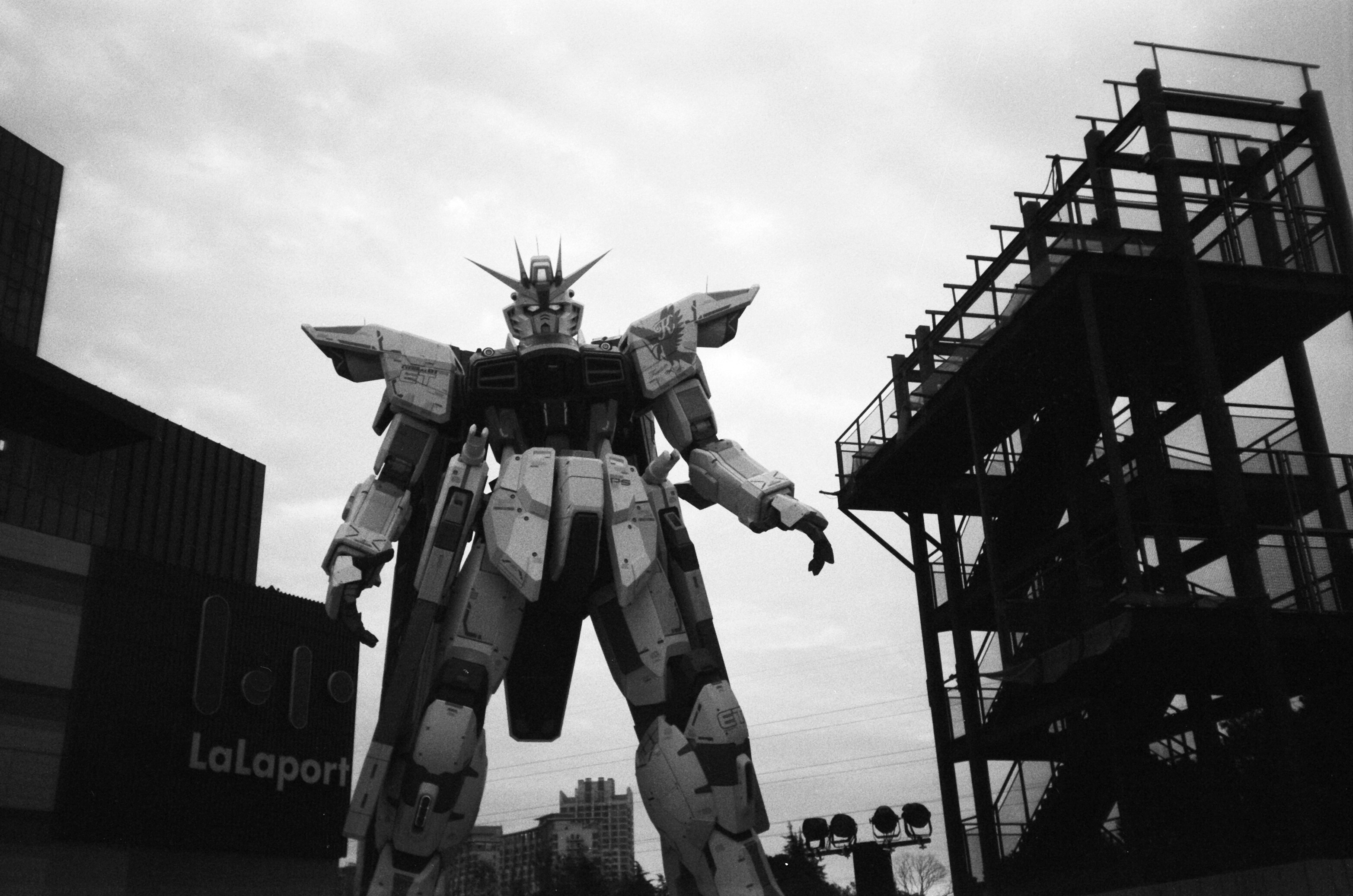 Giant robot statue against a cloudy sky. photo – Free Film Image on ...