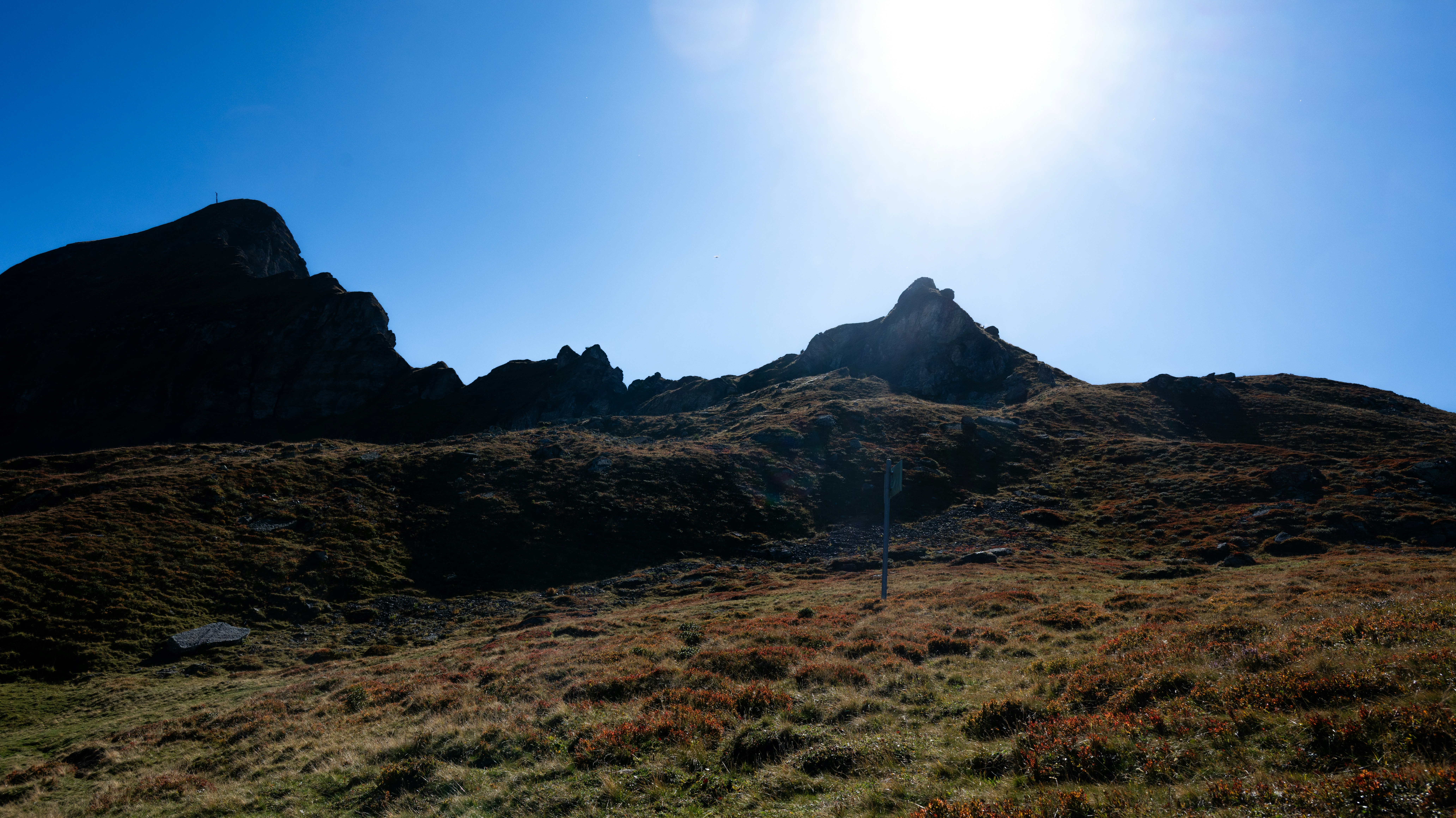 Ridge Crown Beneath a Brilliant Alpine Sky
