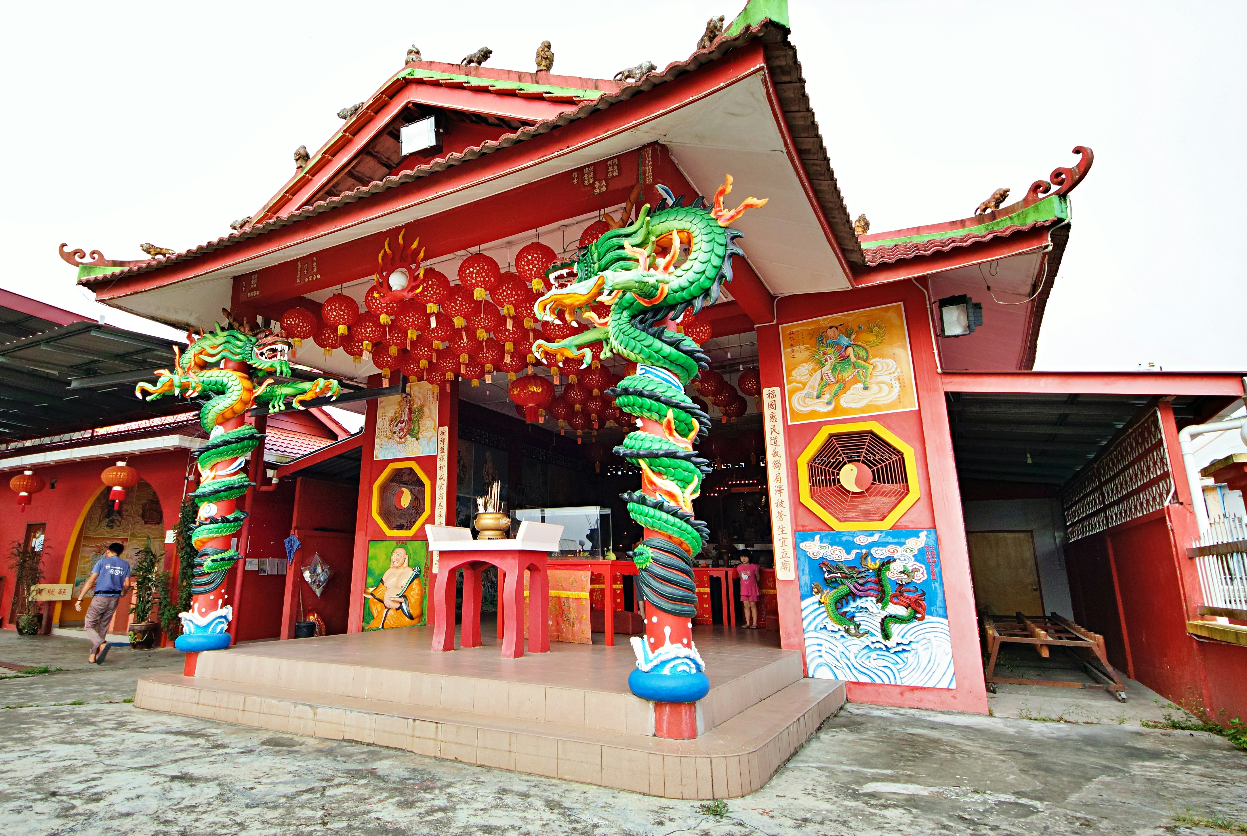 A Vibrant Heritage: The Dragon's Entrance
