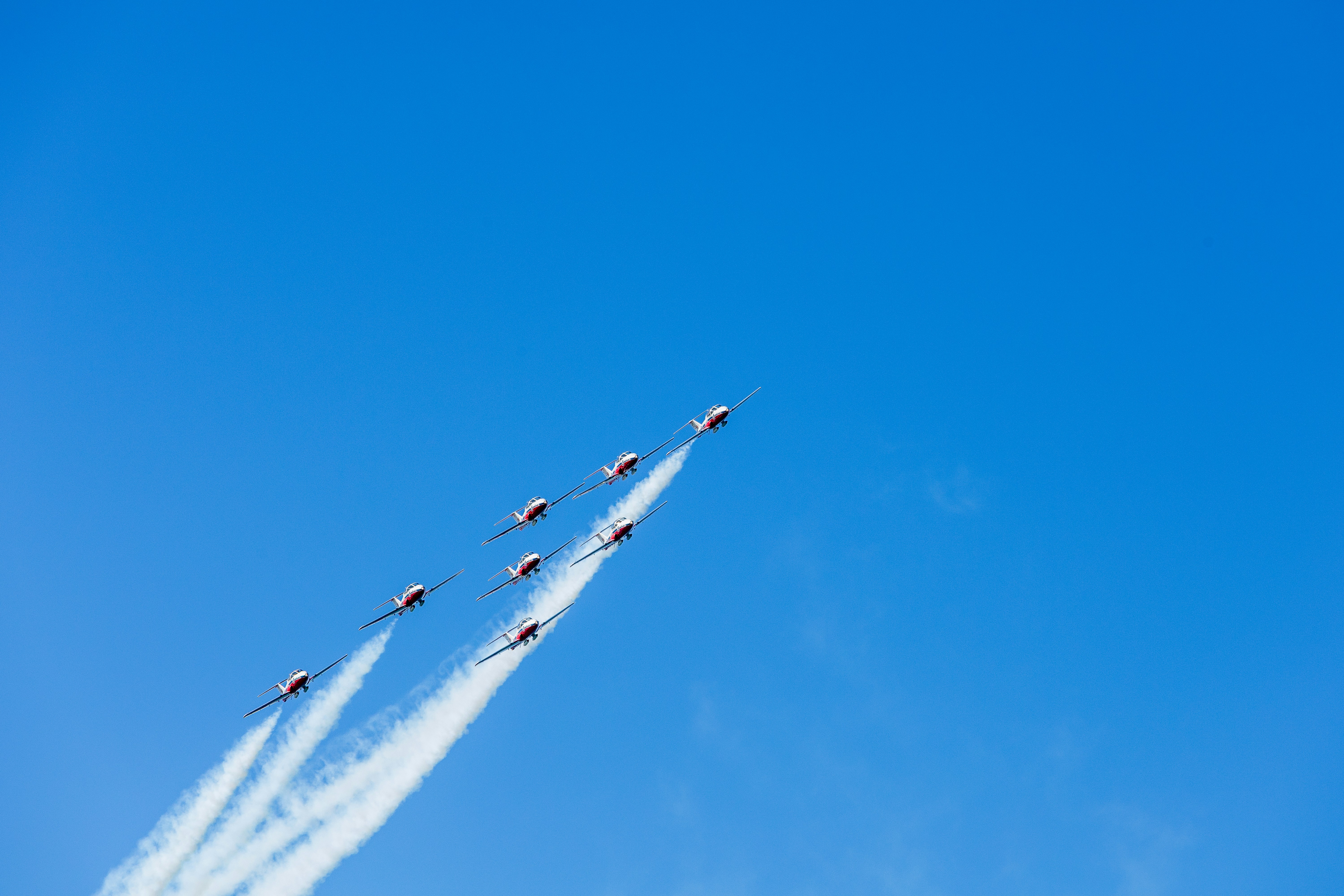 Canadian snowbirds flying in formation | Seven jets flying in formation leaving smoke trails.