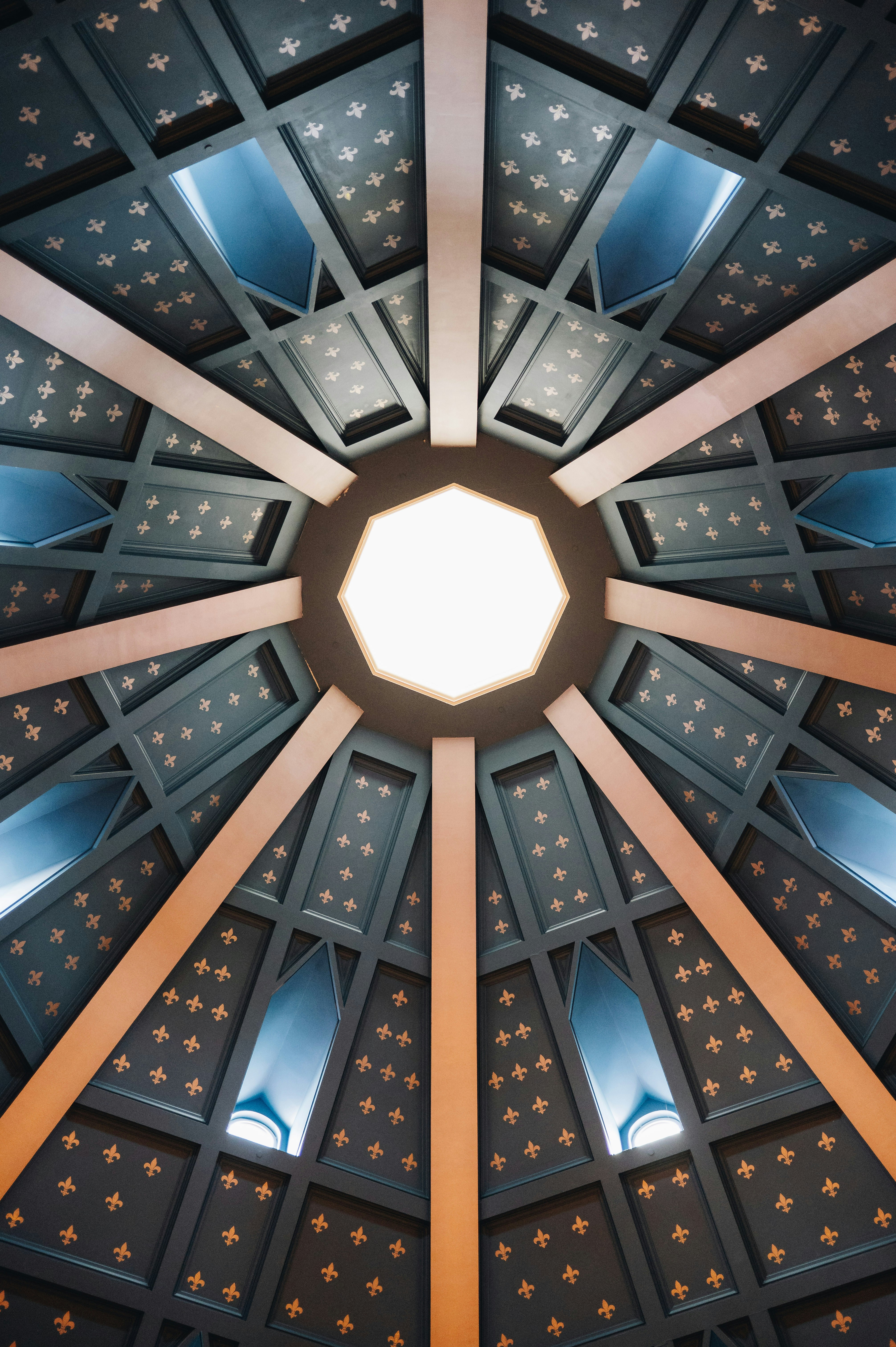 Octagonal ceiling with radiating beams and windows. photo – Free ...