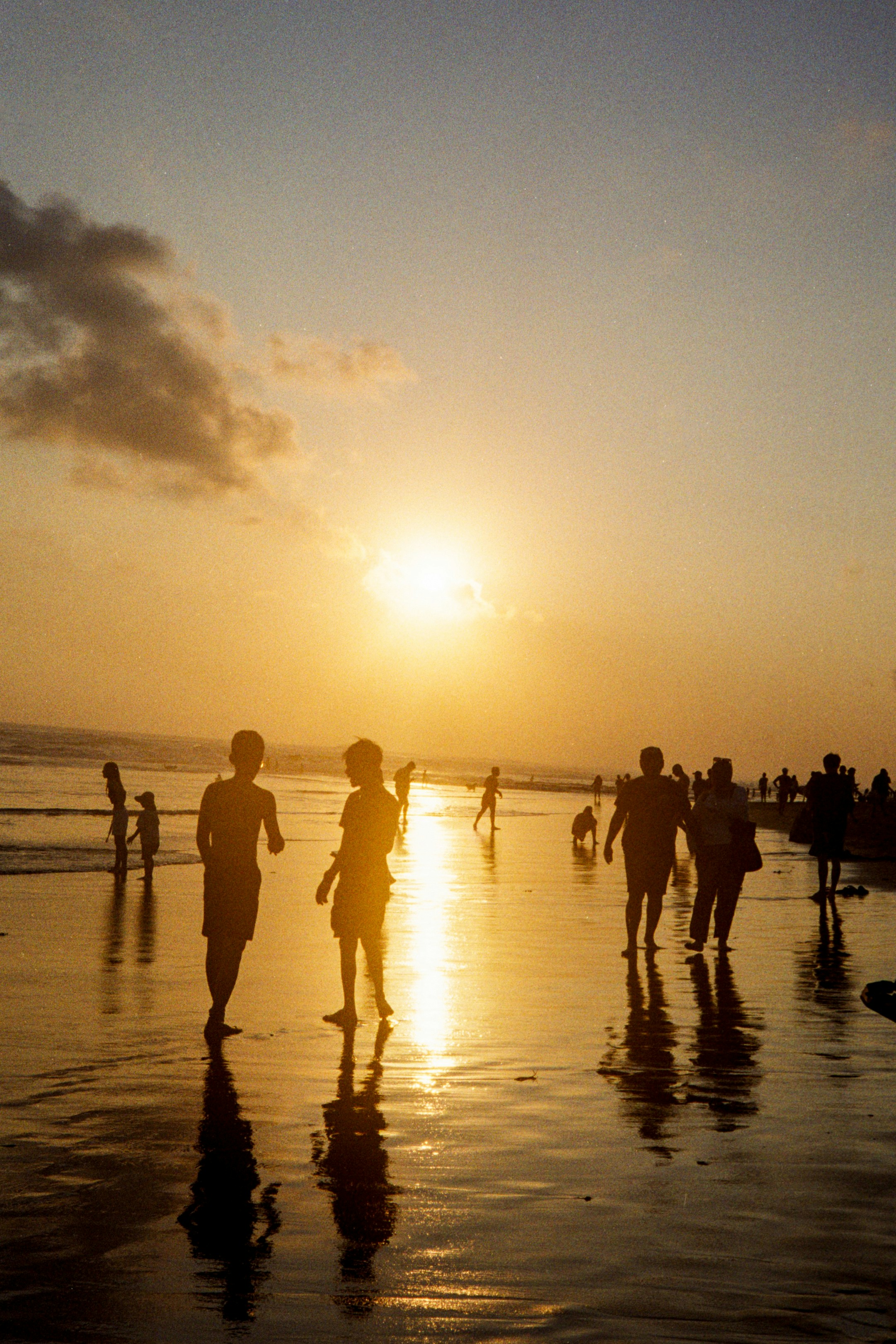 Kodak Gold 200 🎞️ | People walking on a beach at sunset.