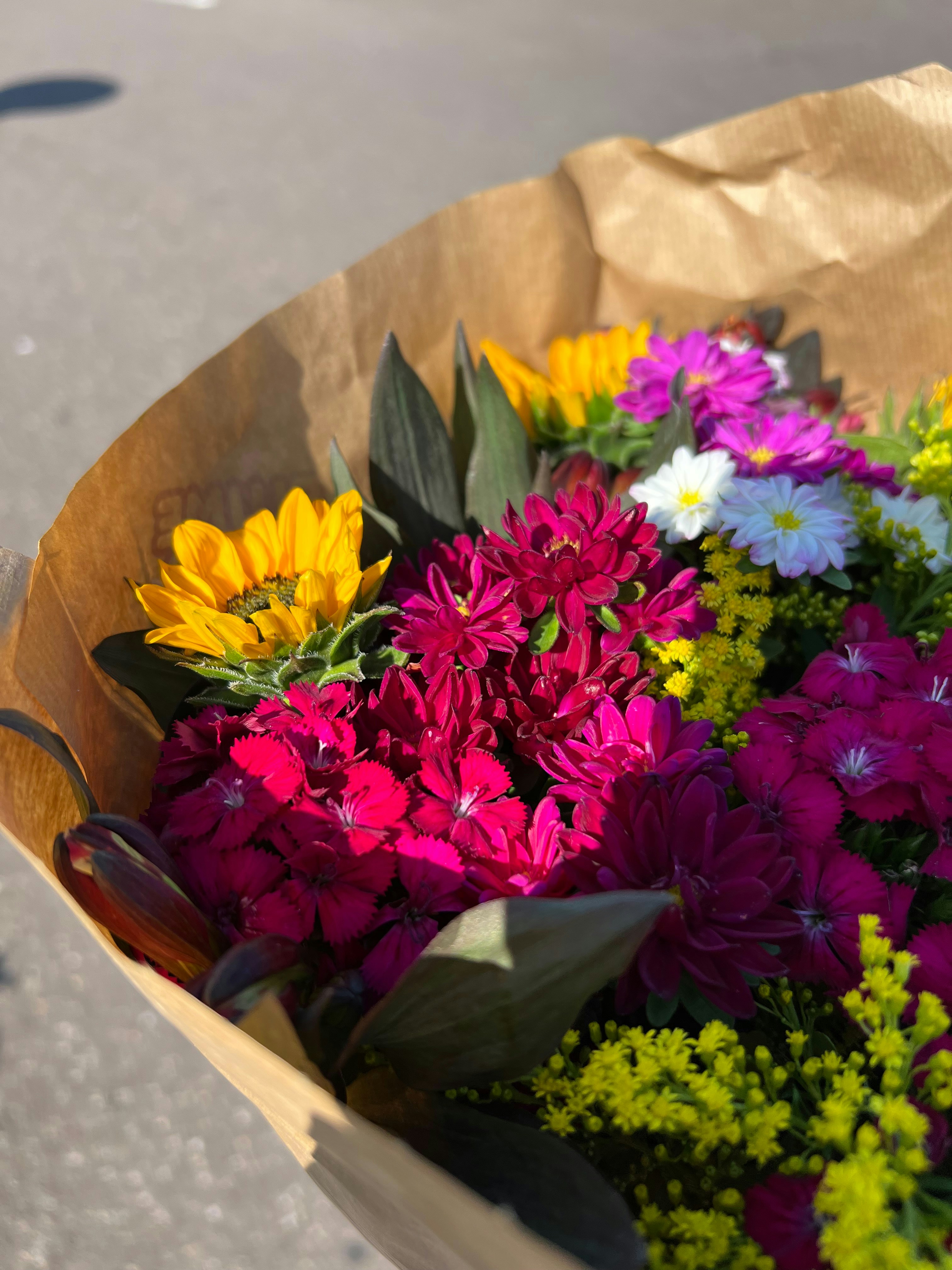 A Vibrant Floral Symphony in Handcrafted Wrapping