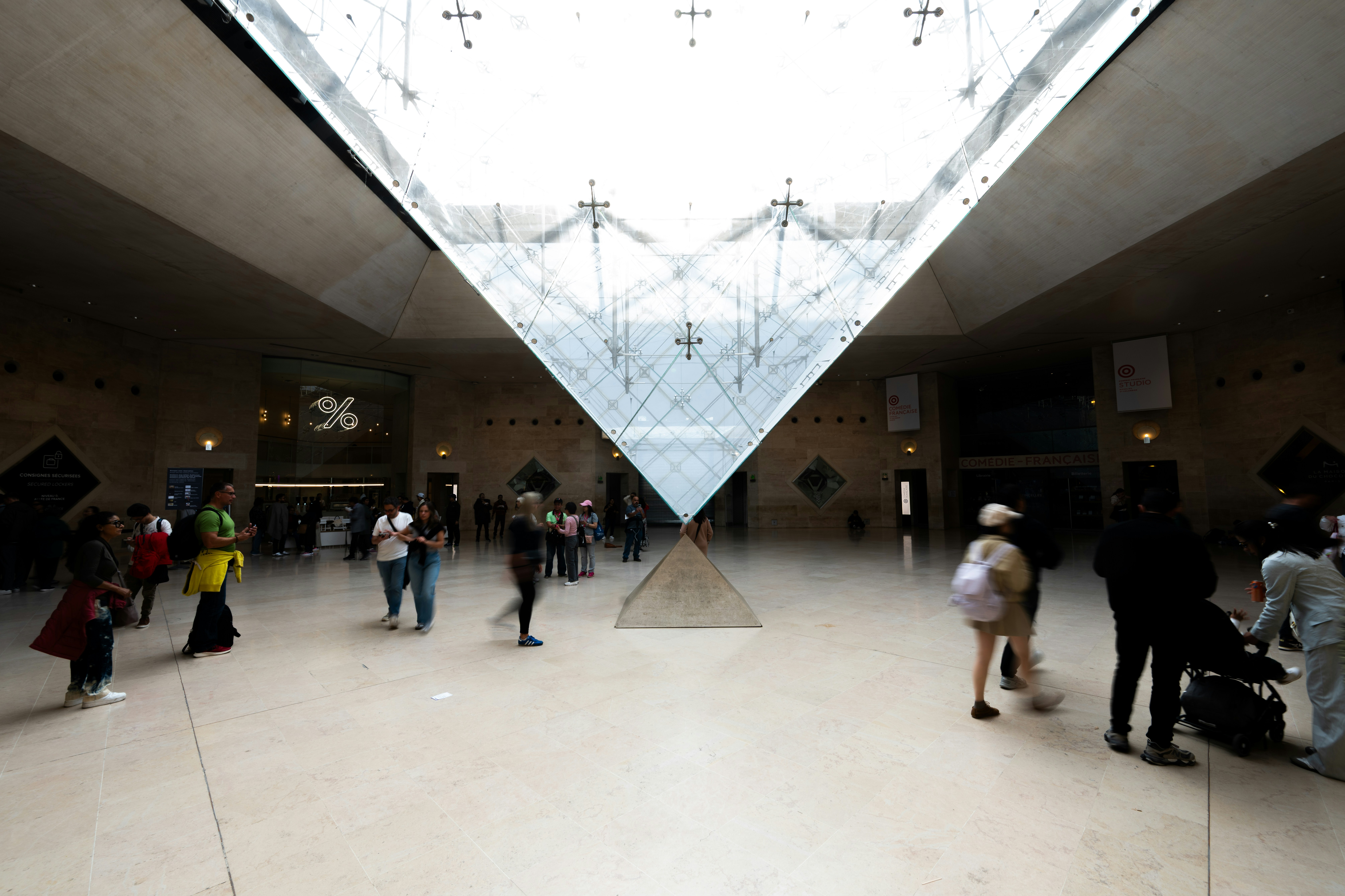 The Glass Pyramid: A Modern Marvel in Historical Surroundings