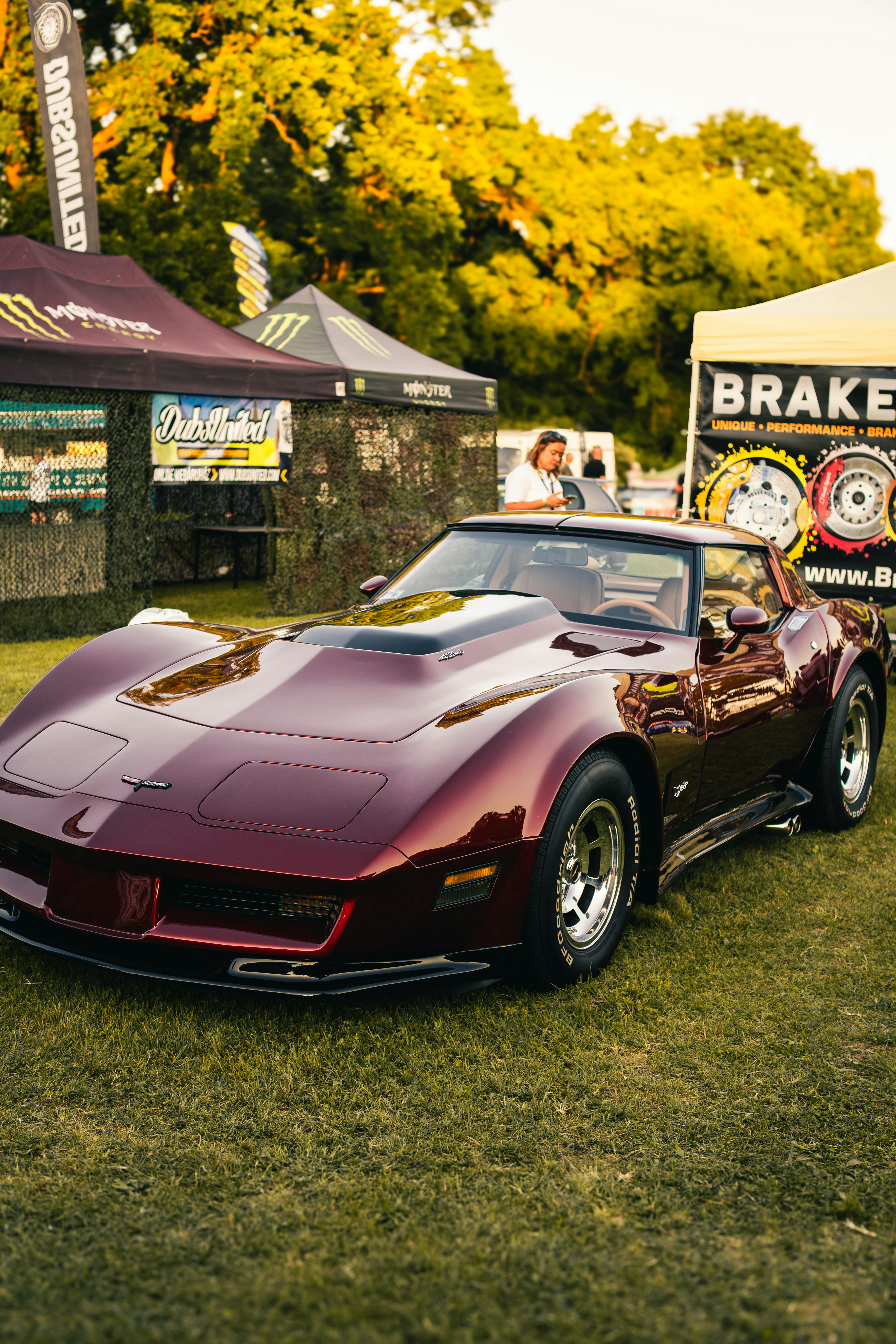 Maroon Hot-Rod at the Car Show: Gloss, Ground, and Gears