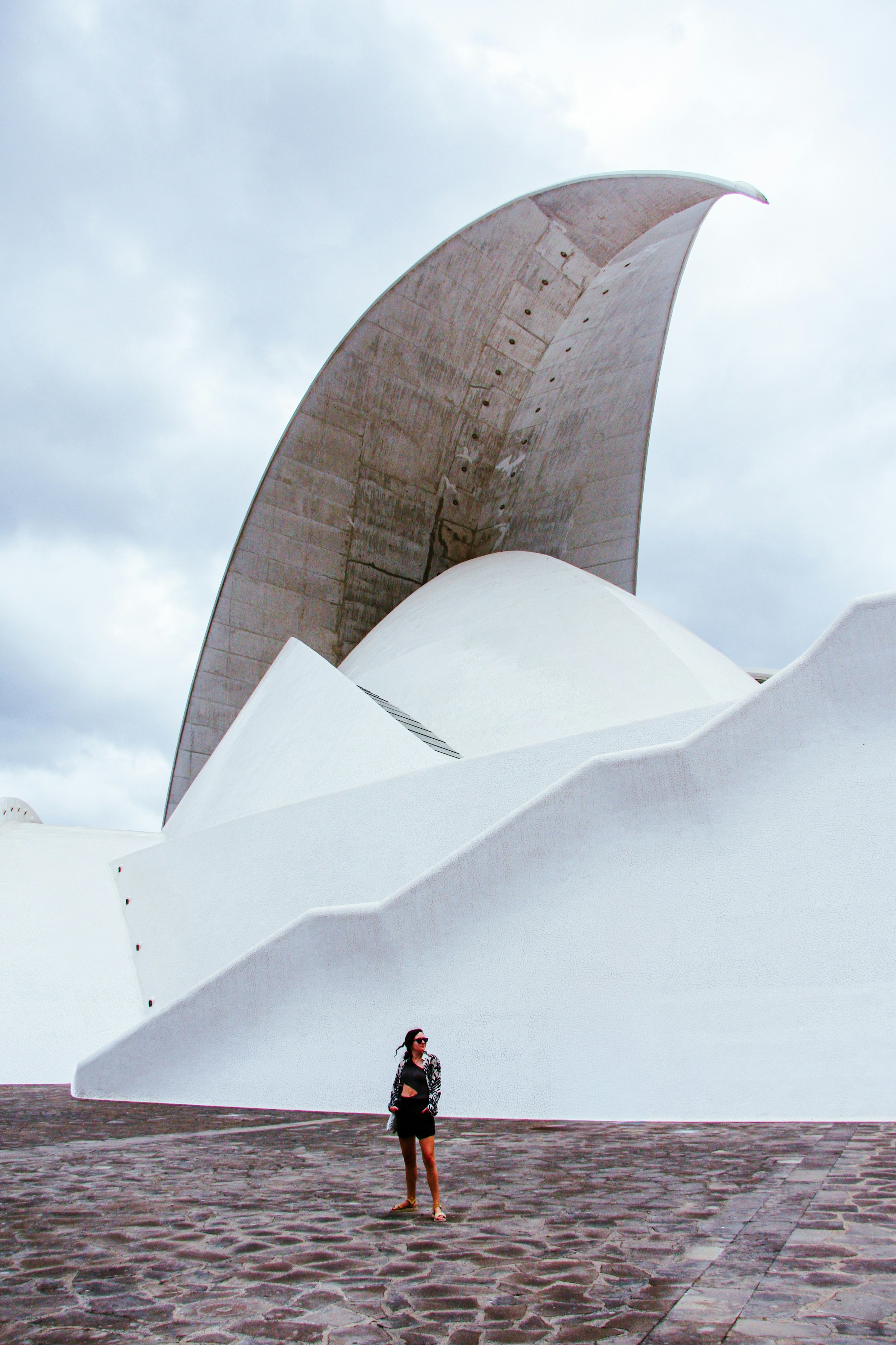 Curves of Modernity: A Dance with Architecture