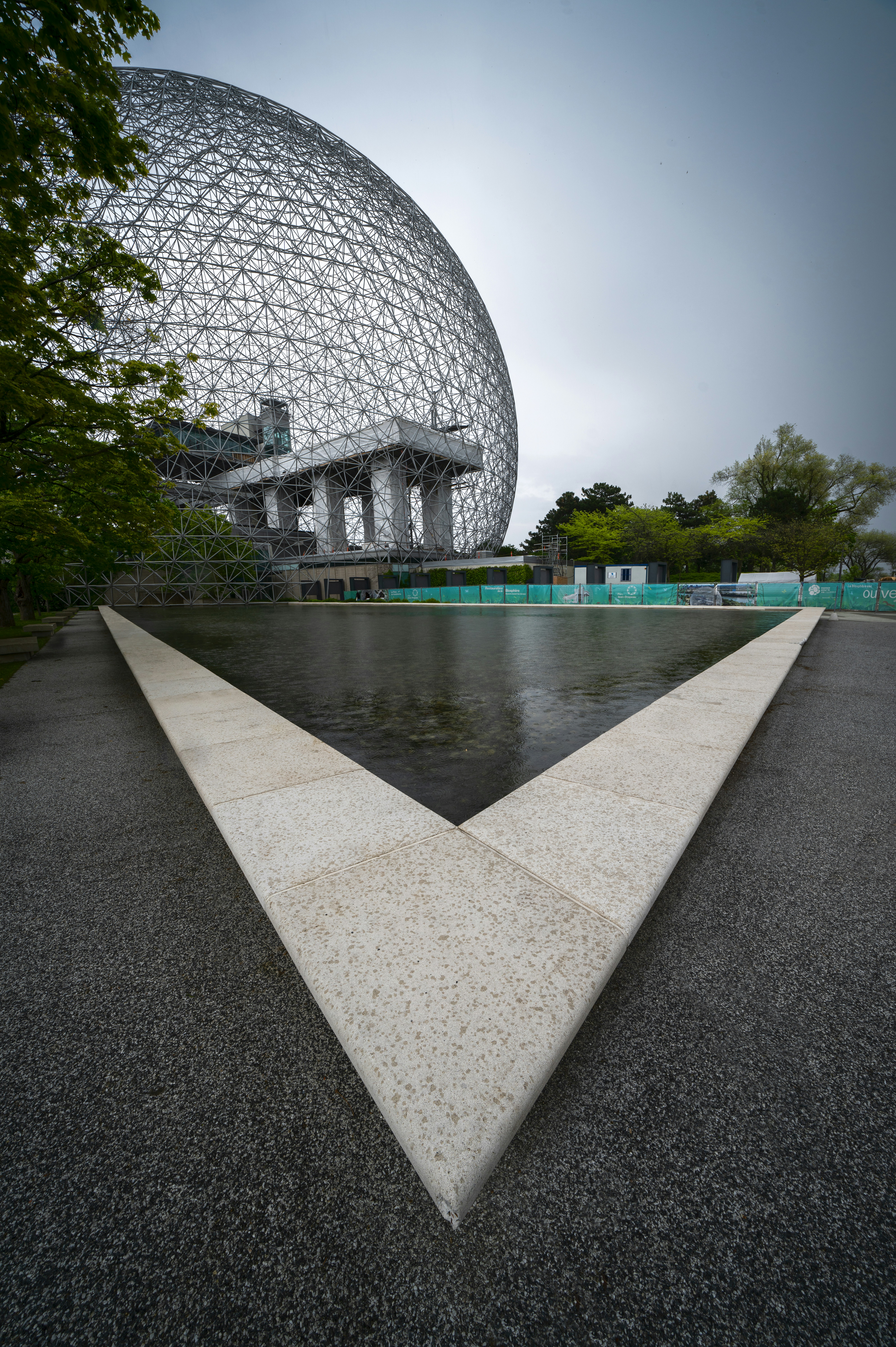 V-Path to the Geodesic Dome: Quiet Convergence at Montreal's Biosphere